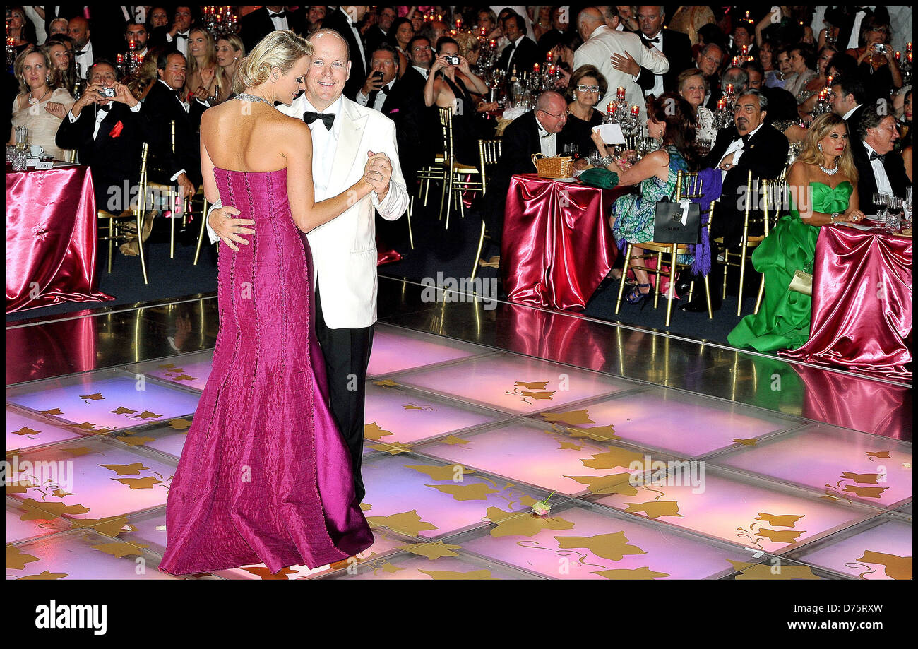 Albert II, Prince of Monaco and Princess Charlene of Monaco dancing ...