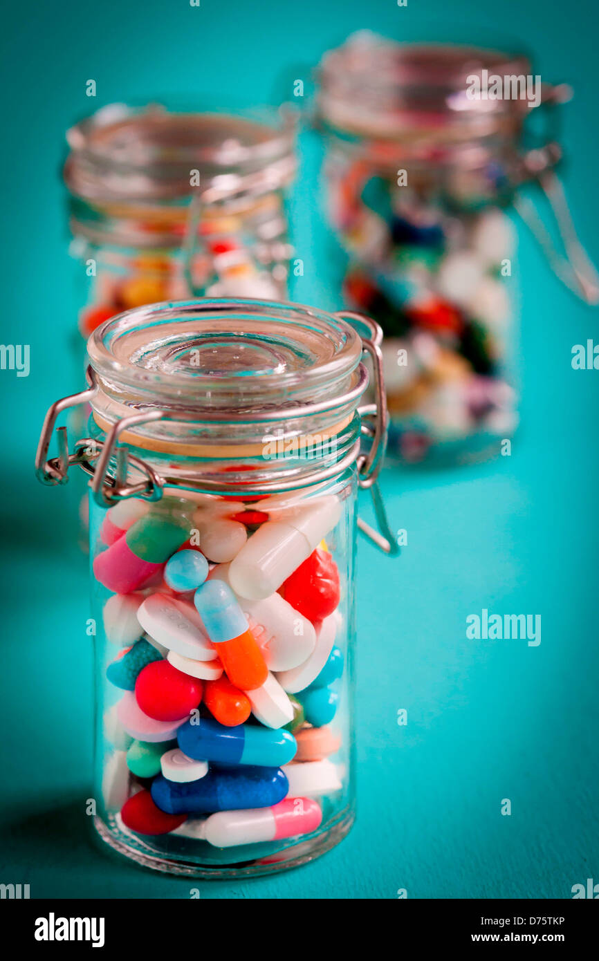 Capsules and tablets Stock Photo - Alamy