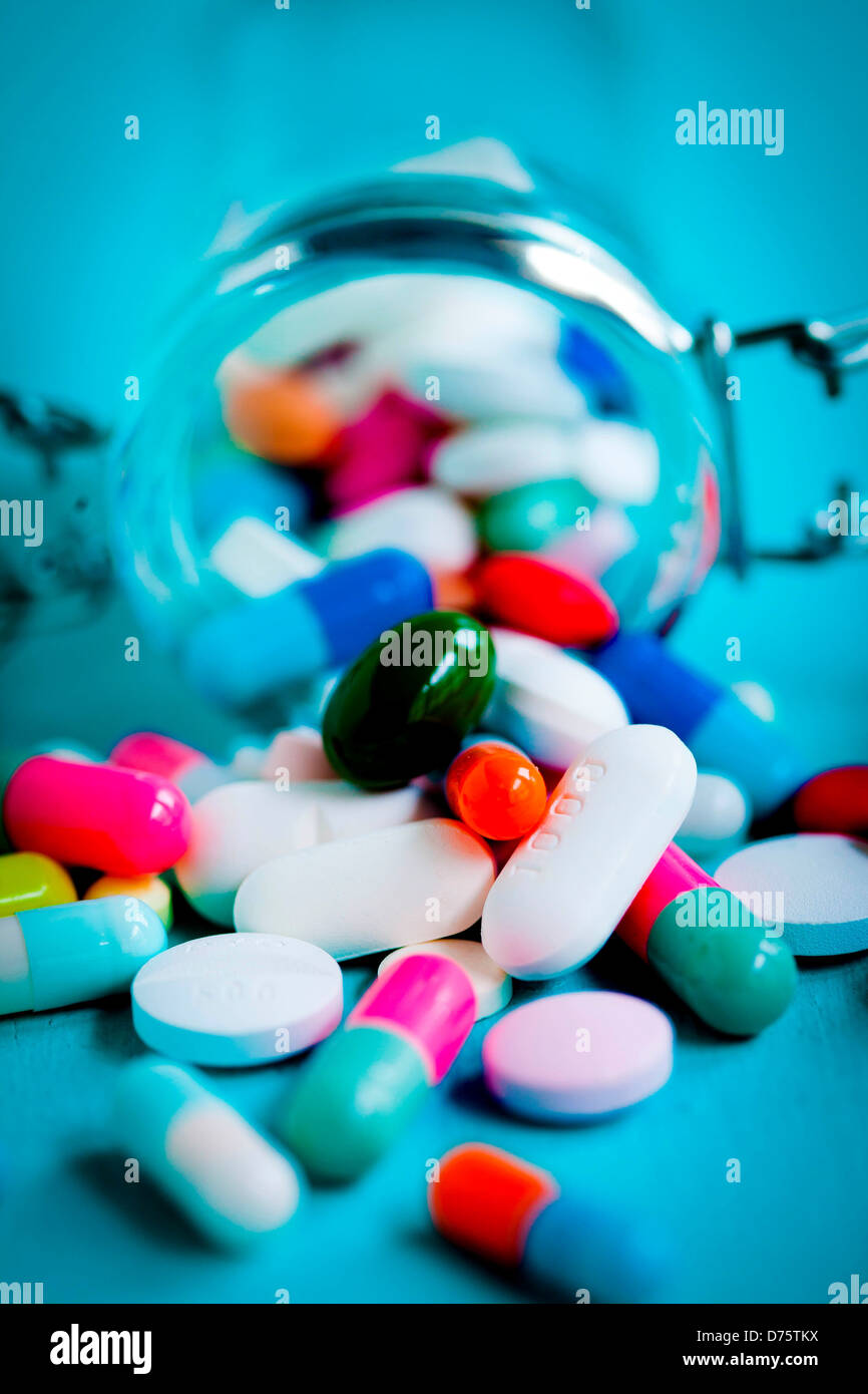 Capsules and tablets Stock Photo - Alamy