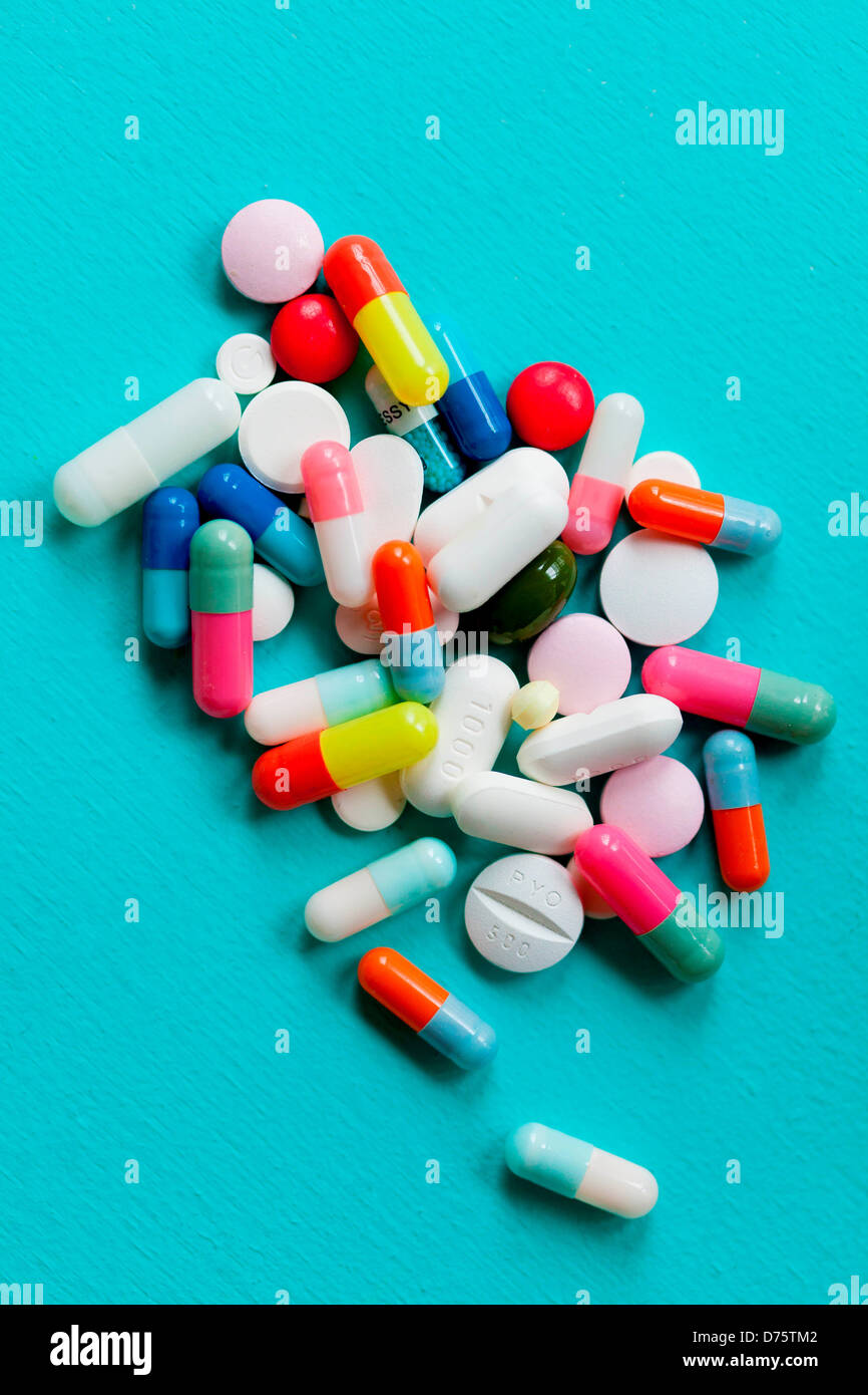 Capsules and tablets Stock Photo - Alamy