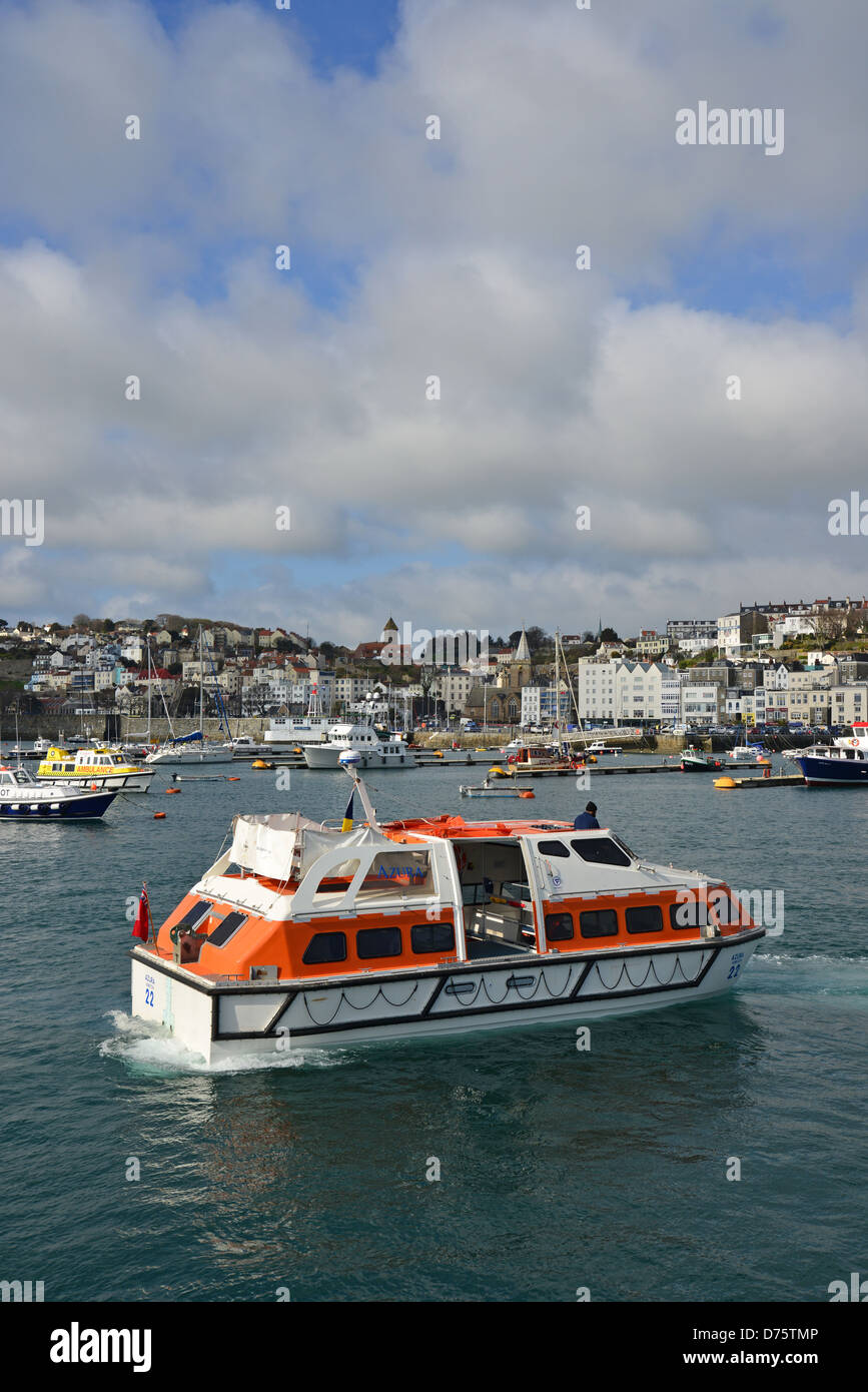 British ships in the channel hi-res stock photography and images - Alamy