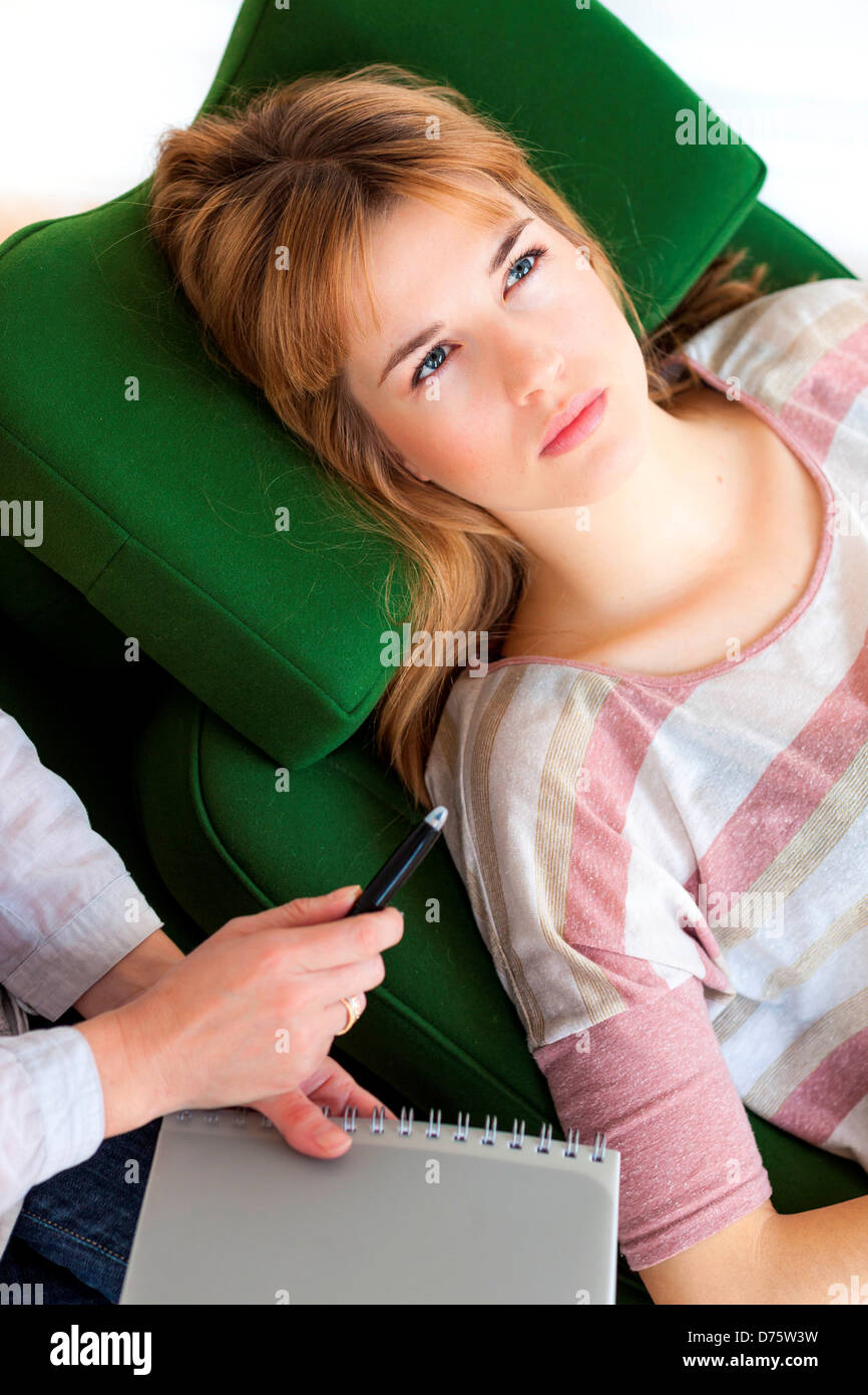 Woman in psychoanalysis cession Stock Photo - Alamy