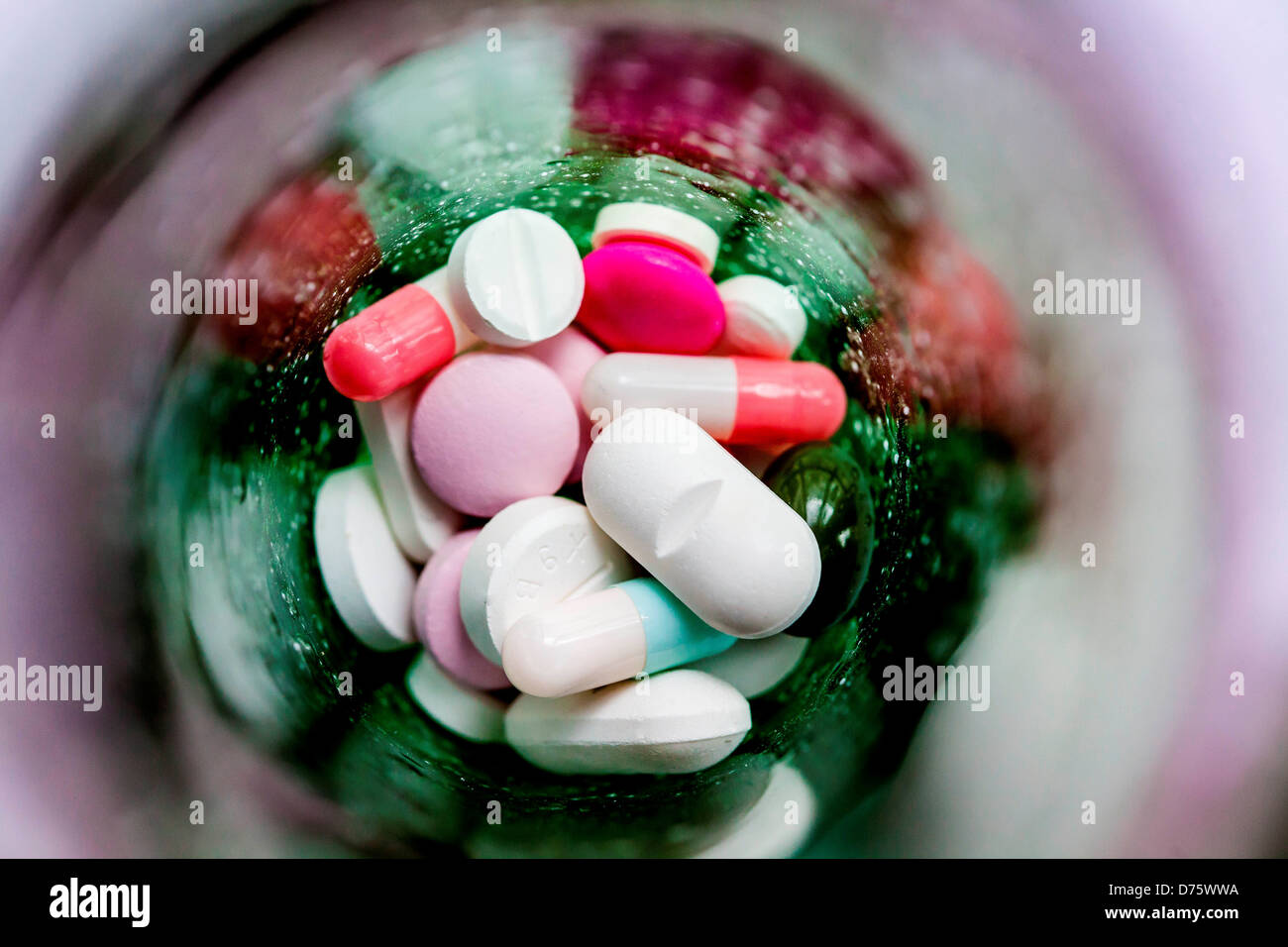 Capsules and tablets Stock Photo - Alamy