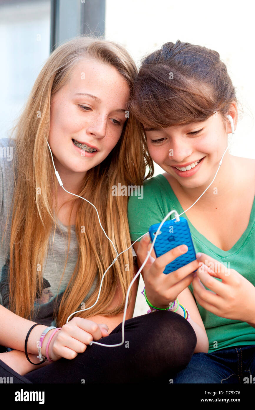 Teenage girls using a mobile phone Stock Photo - Alamy