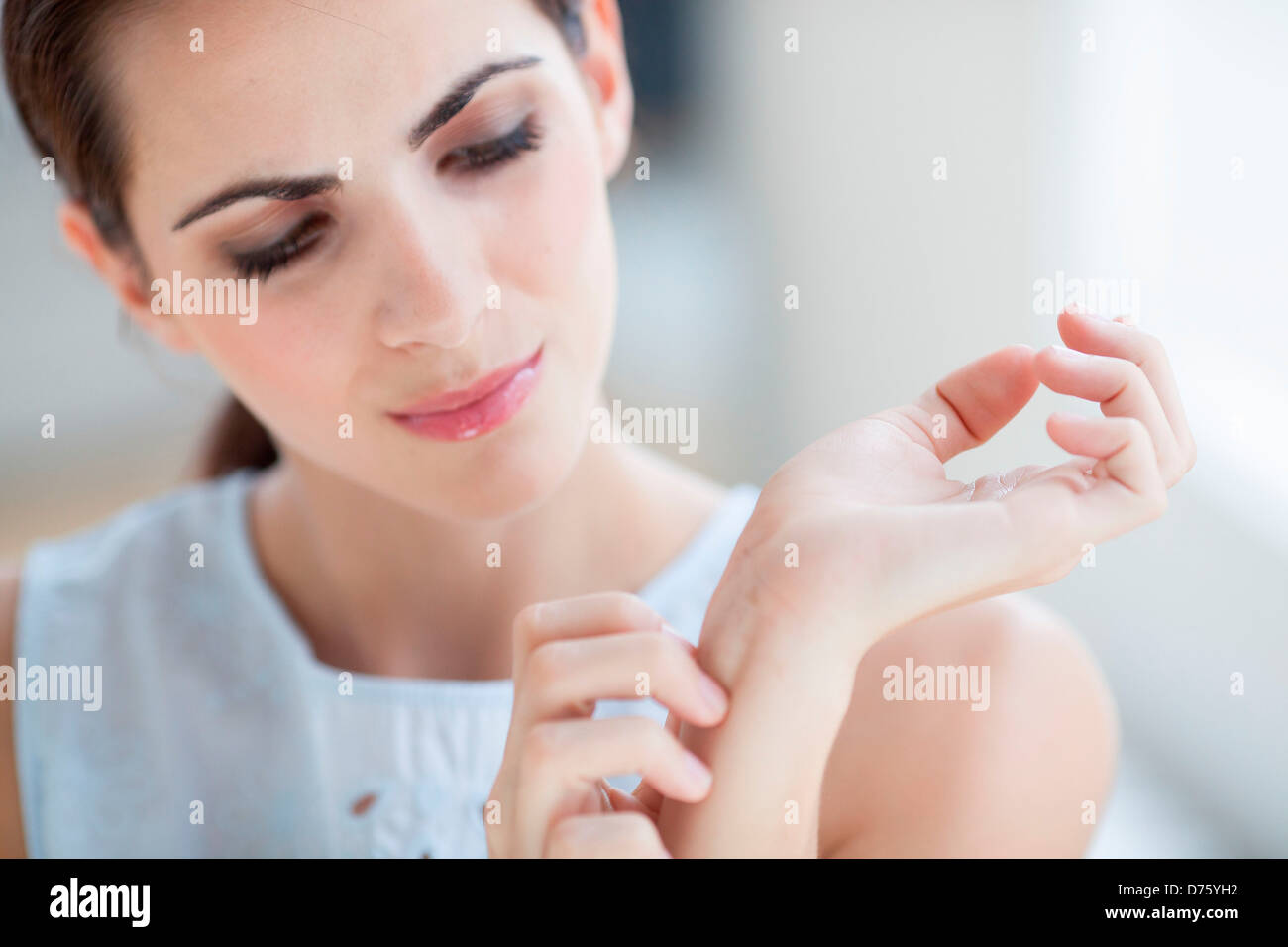 One woman itching skin hi-res stock photography and images - Alamy
