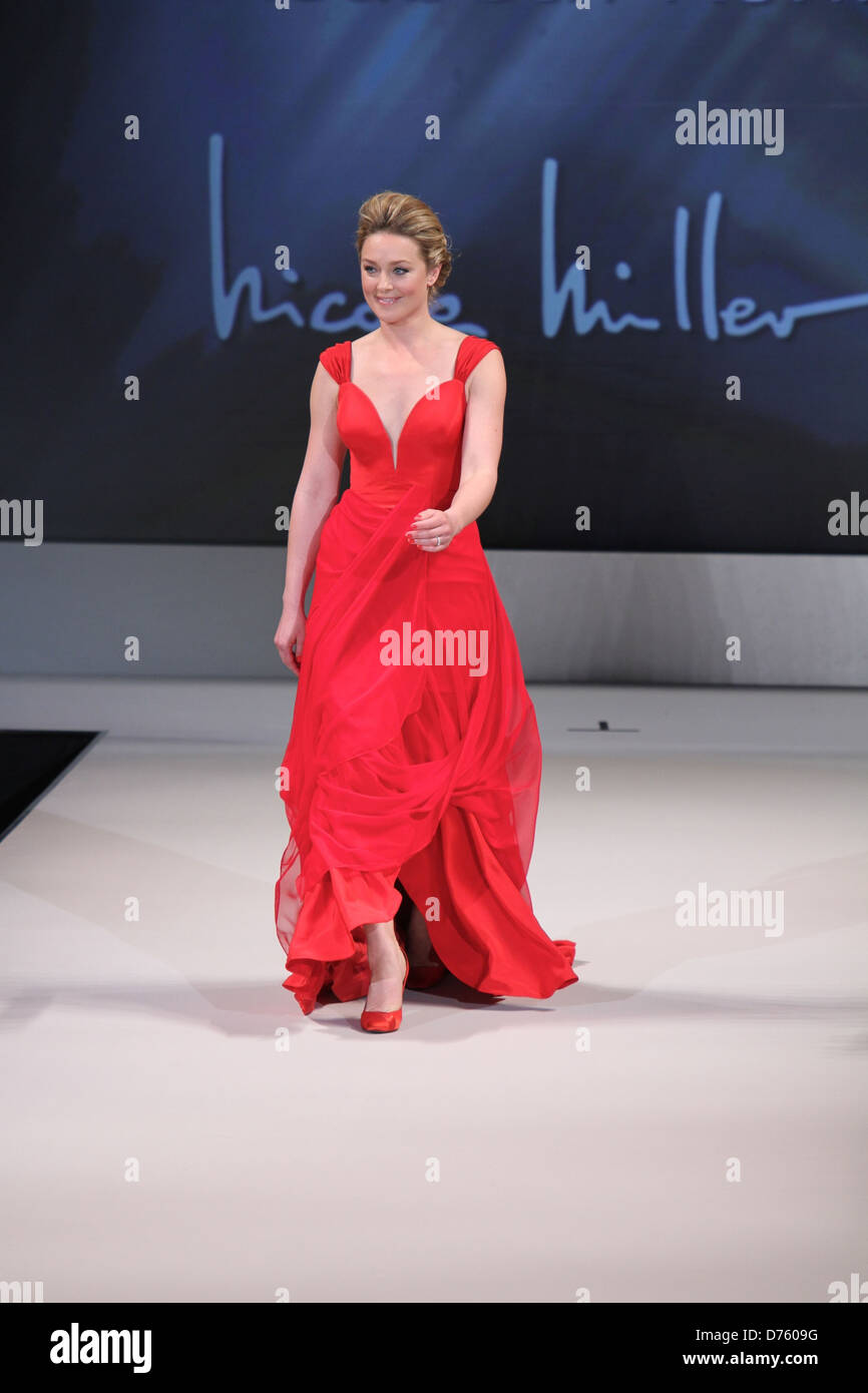 Elisabeth Rohm The Heart Truth's Red Dress Collection - Runway - Fall ...
