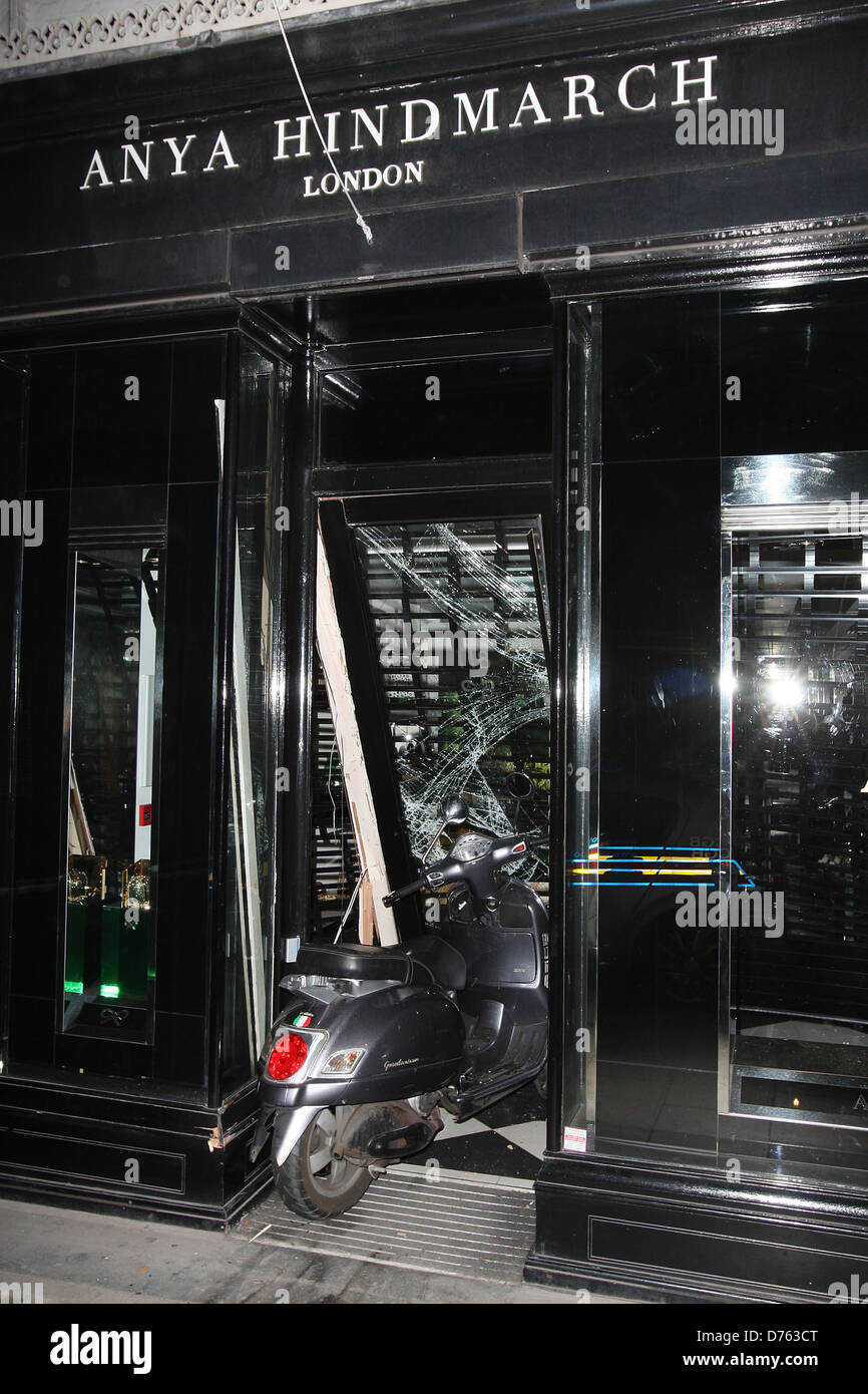 Smashed store front hi-res stock photography and images - Alamy