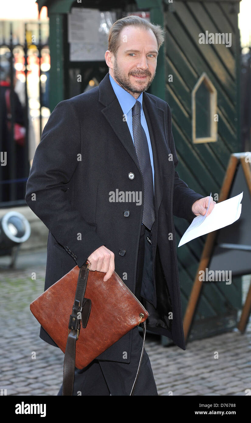 Ralph Fiennes Charles Dickens - wreath laying ceremony to commemorate ...