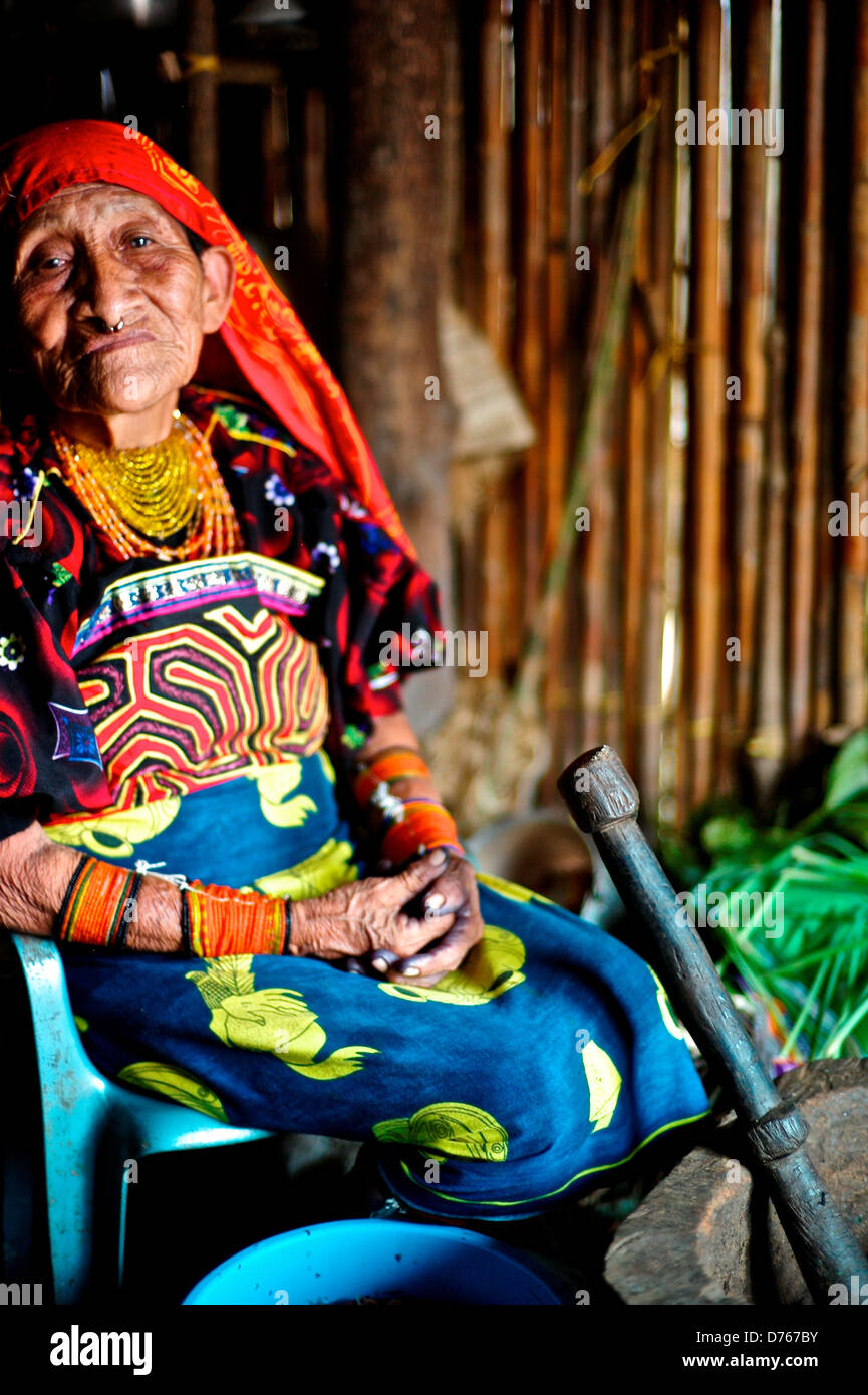 Guna indigenous woman hi-res stock photography and images - Alamy