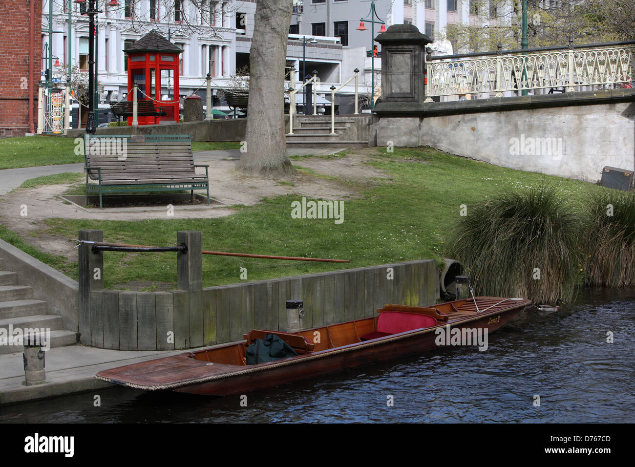 Punting boat hi-res stock photography and images - Alamy