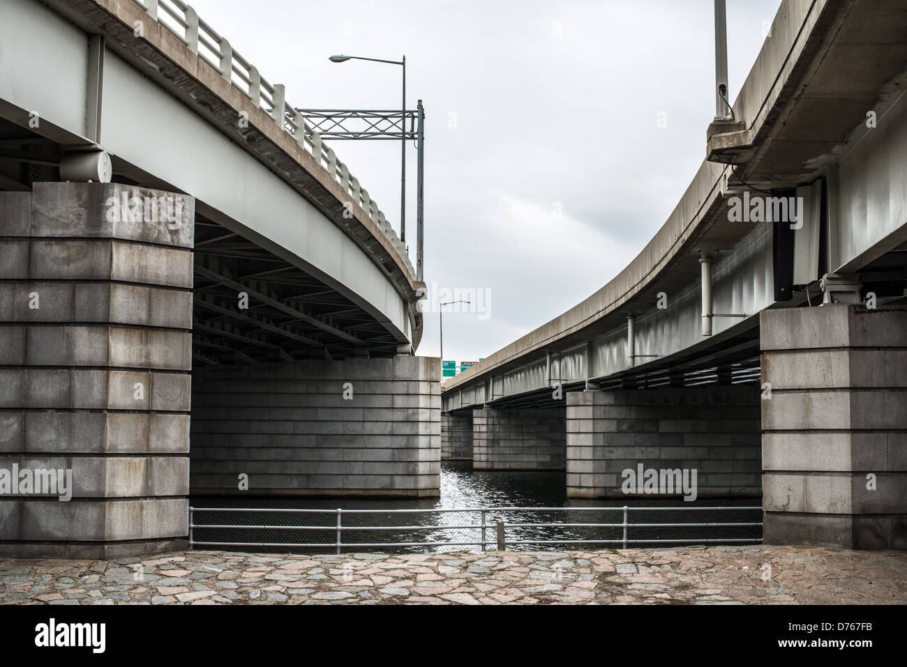 WASHINGTON DC — The Rochambeau Bridge (left) and George Mason Memorial ...
