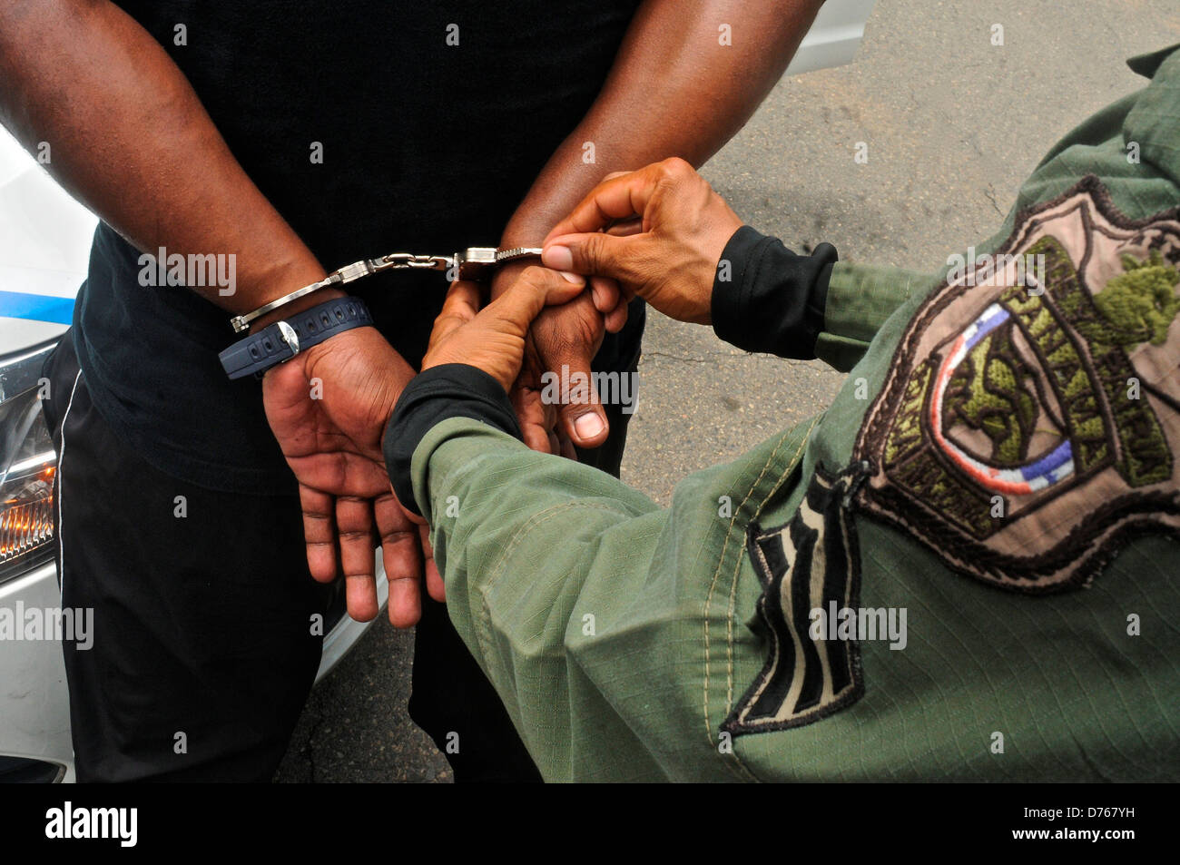 Arrest drill Uniformed police officers tactical firearms training ...