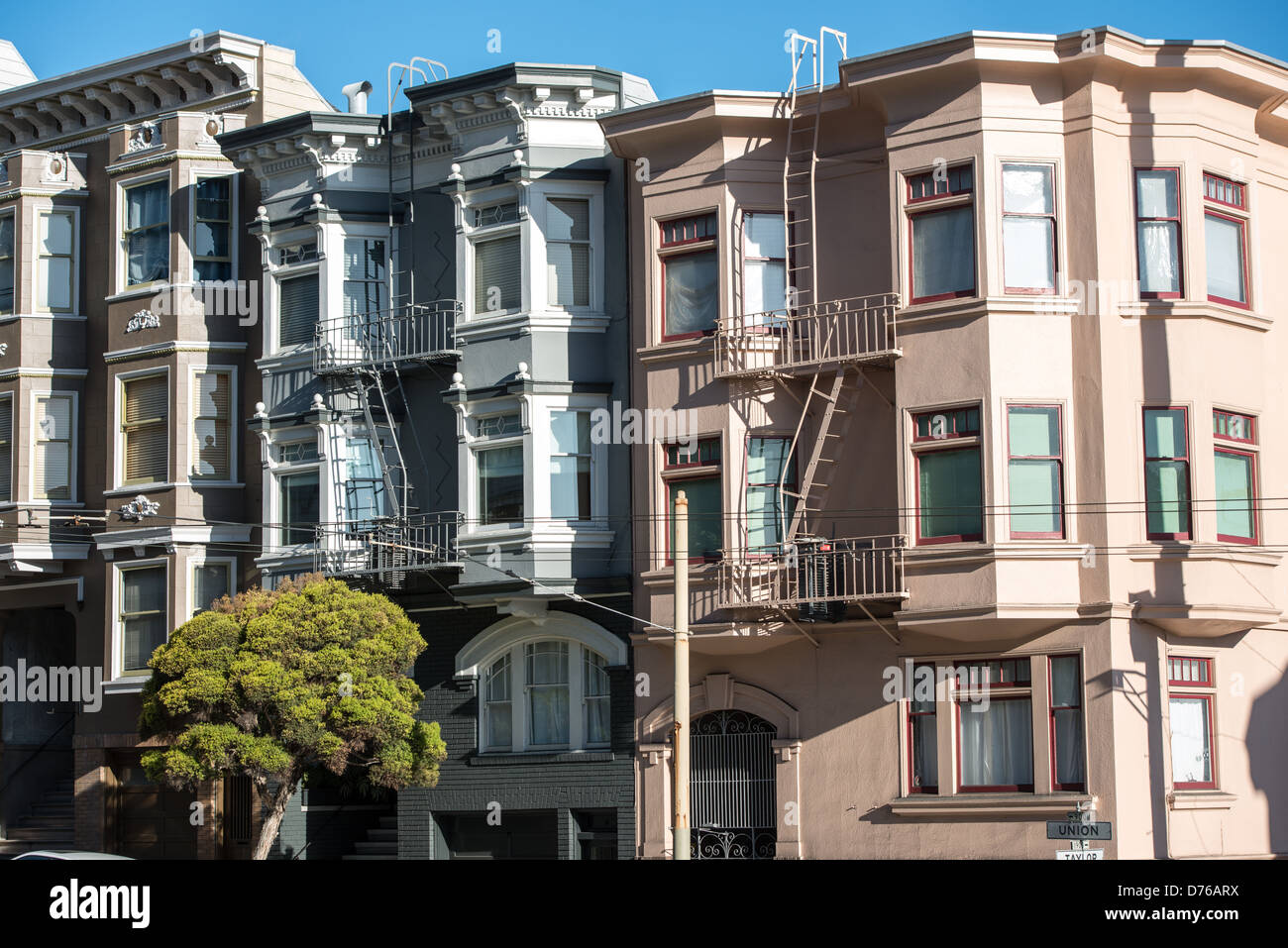 Row of bay windows hi-res stock photography and images - Alamy