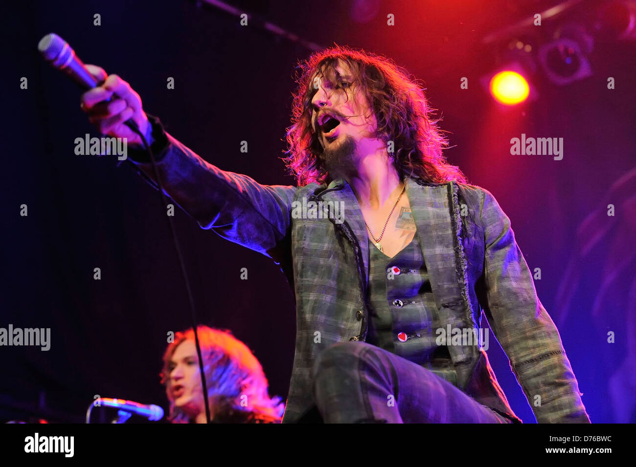 The darkness justin hawkins concert hi-res stock photography and images ...