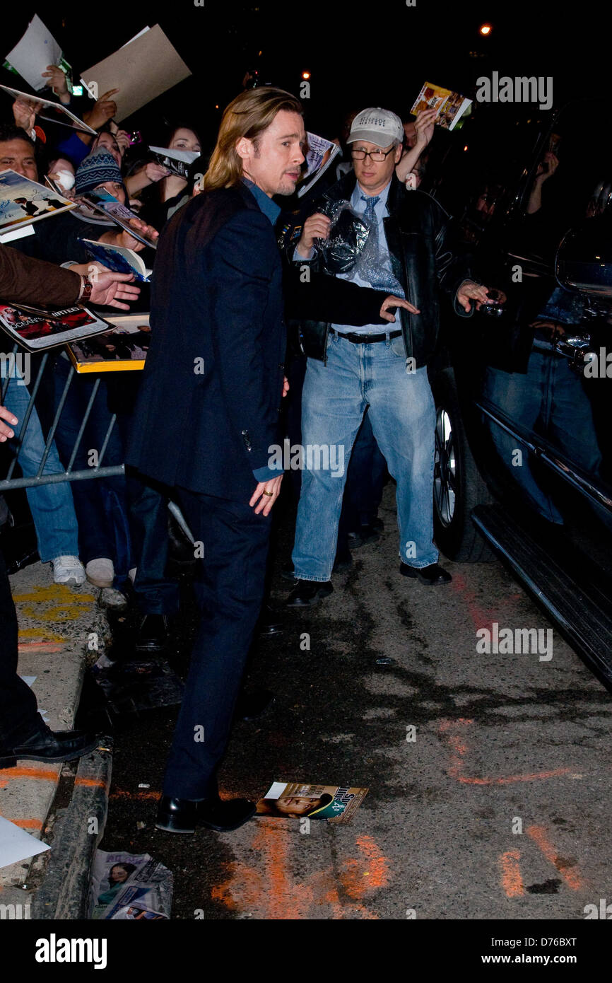 Brad pitt and fans hi-res stock photography and images - Alamy