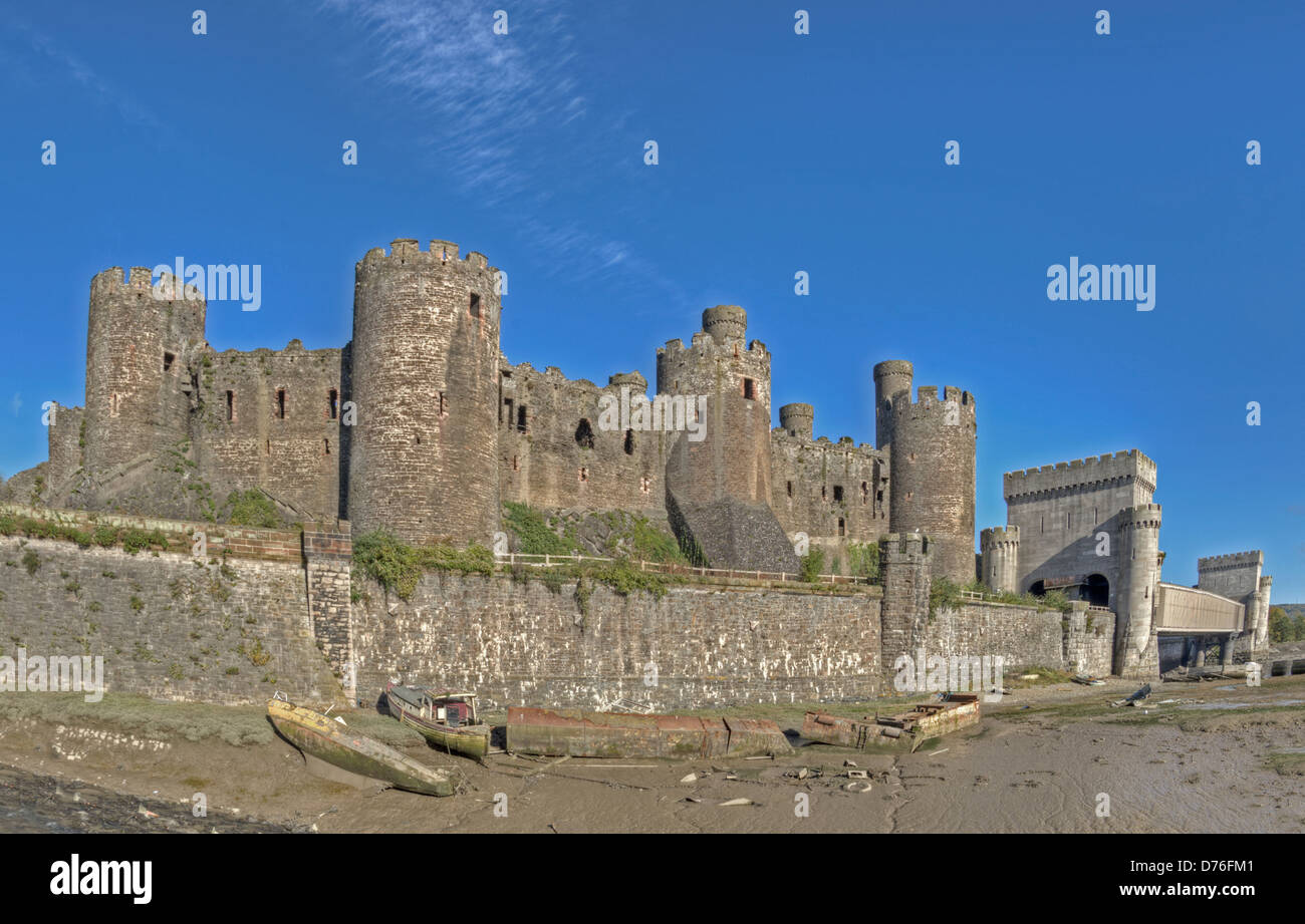 Conwy castle railway bridge river hi-res stock photography and images ...