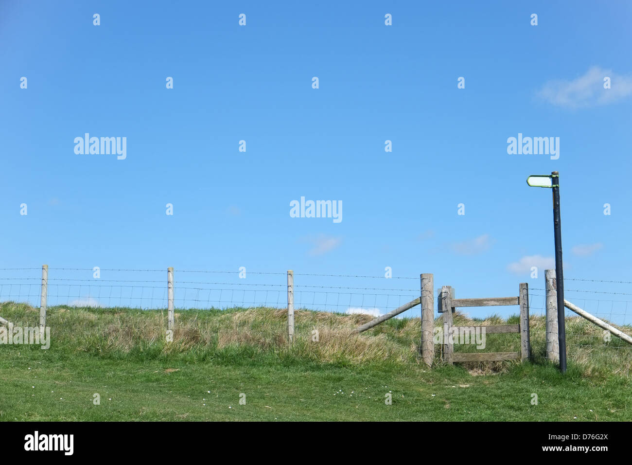A wooden stile and fence in the countryside with a footpath sign Stock ...