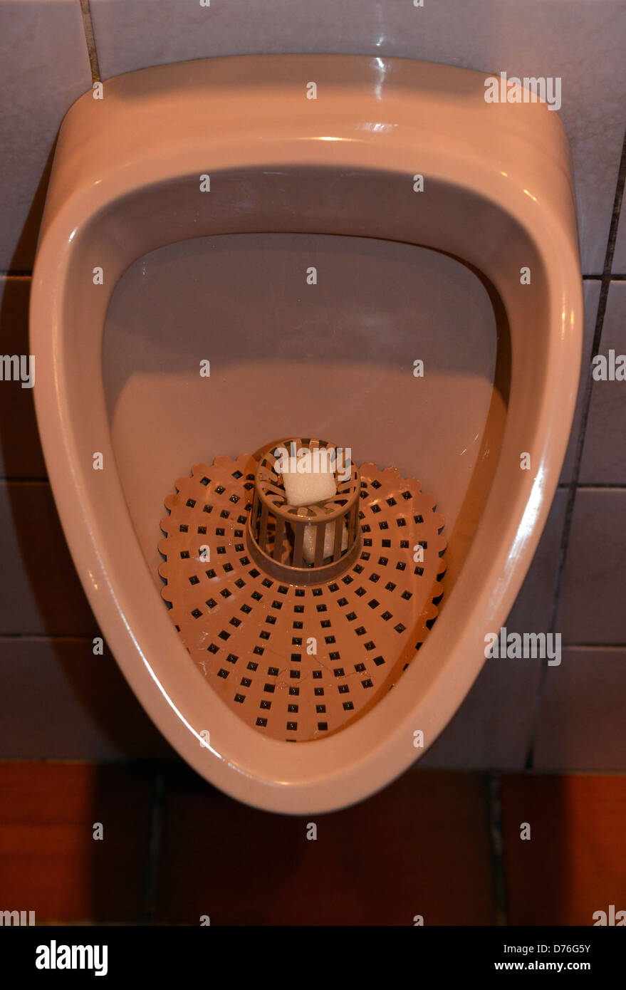 Urinal hi-res stock photography and images - Alamy