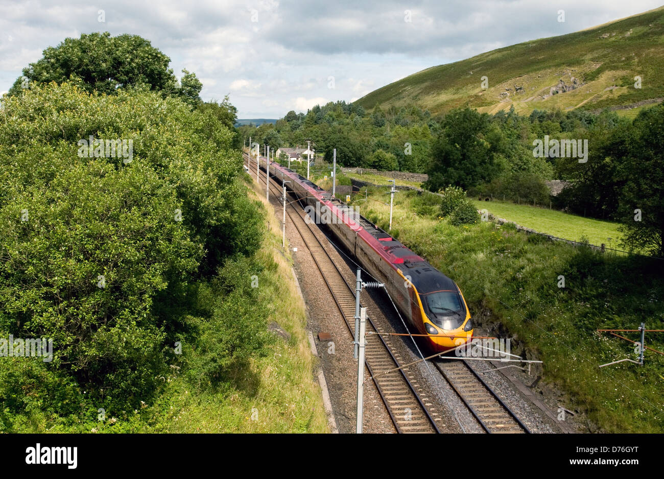 virgin pendolino electric train,tebay,wcml,cumbria Stock Photo - Alamy