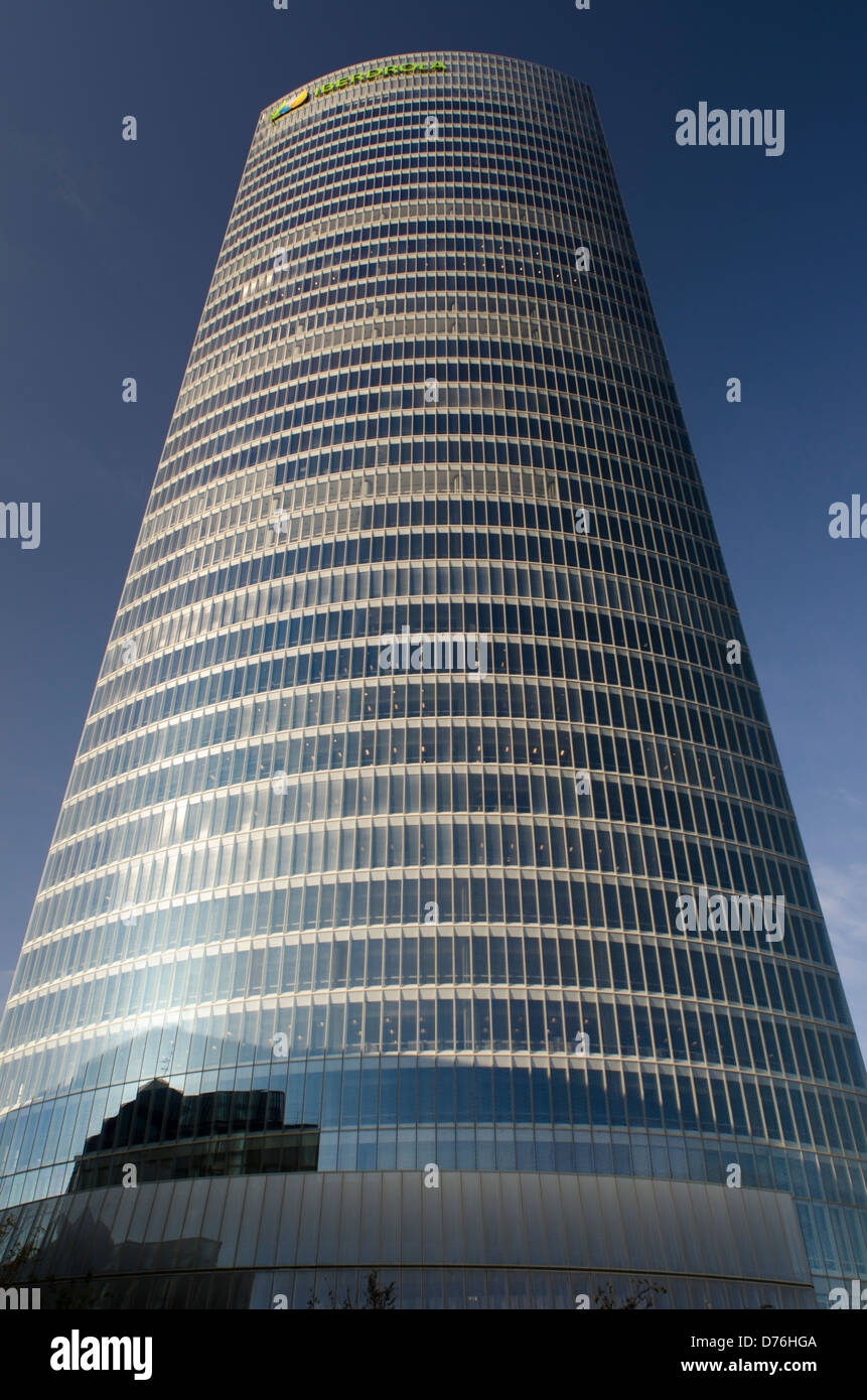 City skyline with the iberdrola tower hi-res stock photography and ...