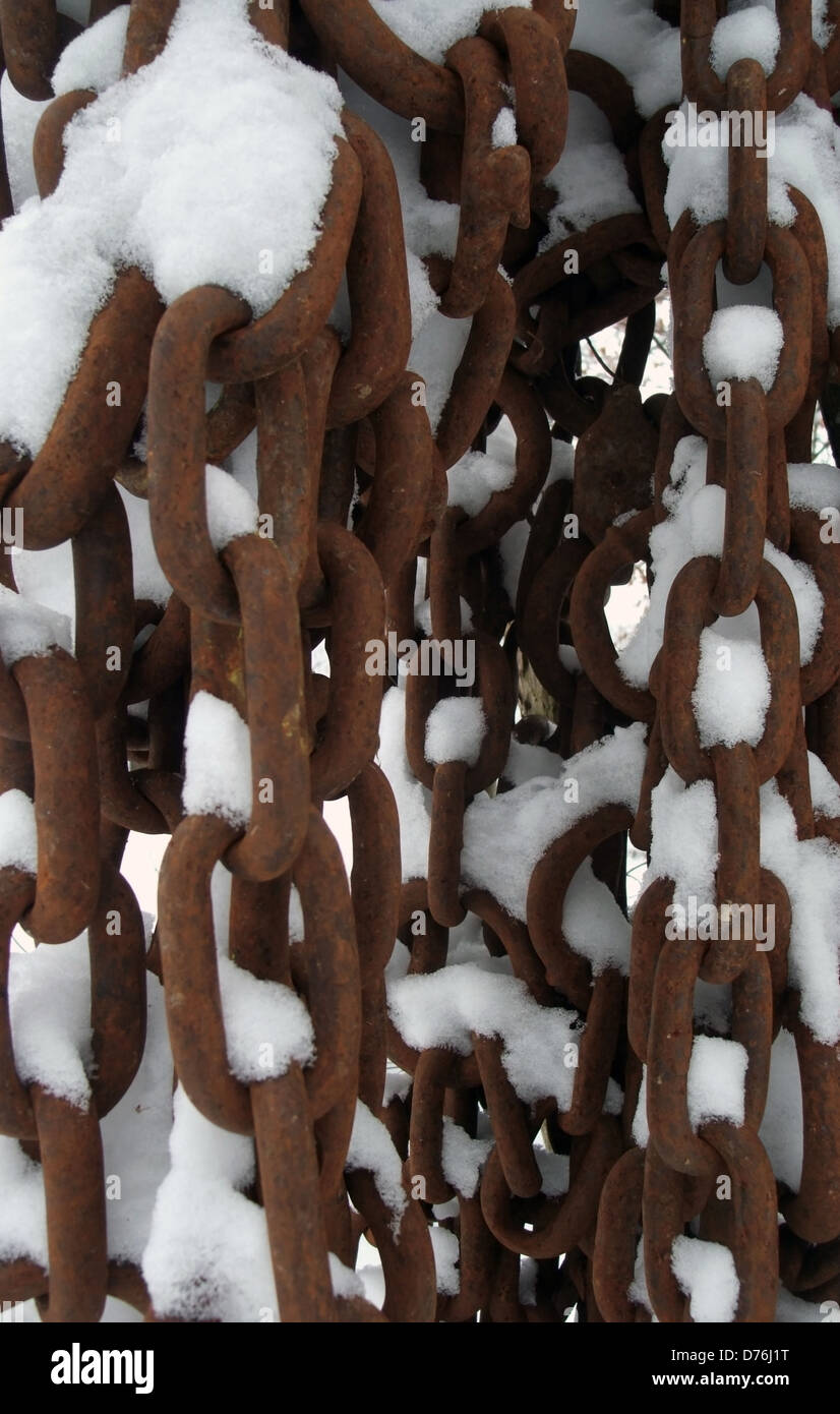 full frame background showing rusty chains and snow Stock Photo - Alamy