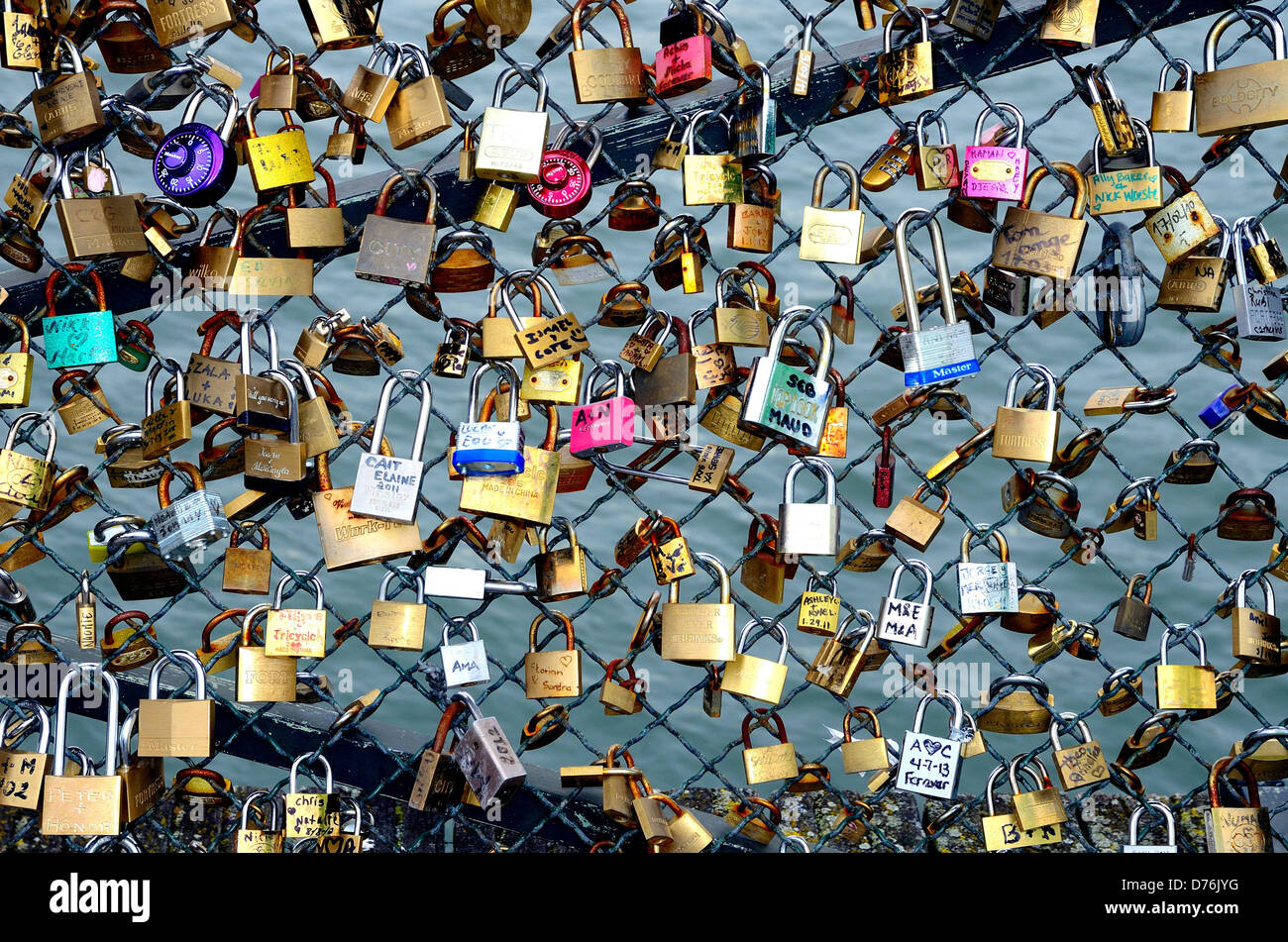 Lovers names on padlocks hi-res stock photography and images - Alamy