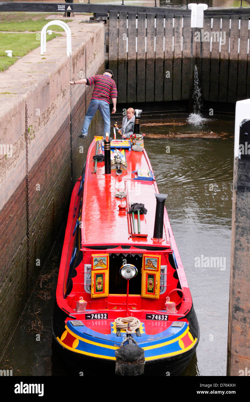 Canal Barge in locks on Worcester and Birmingham canal at Diglis Basin ...