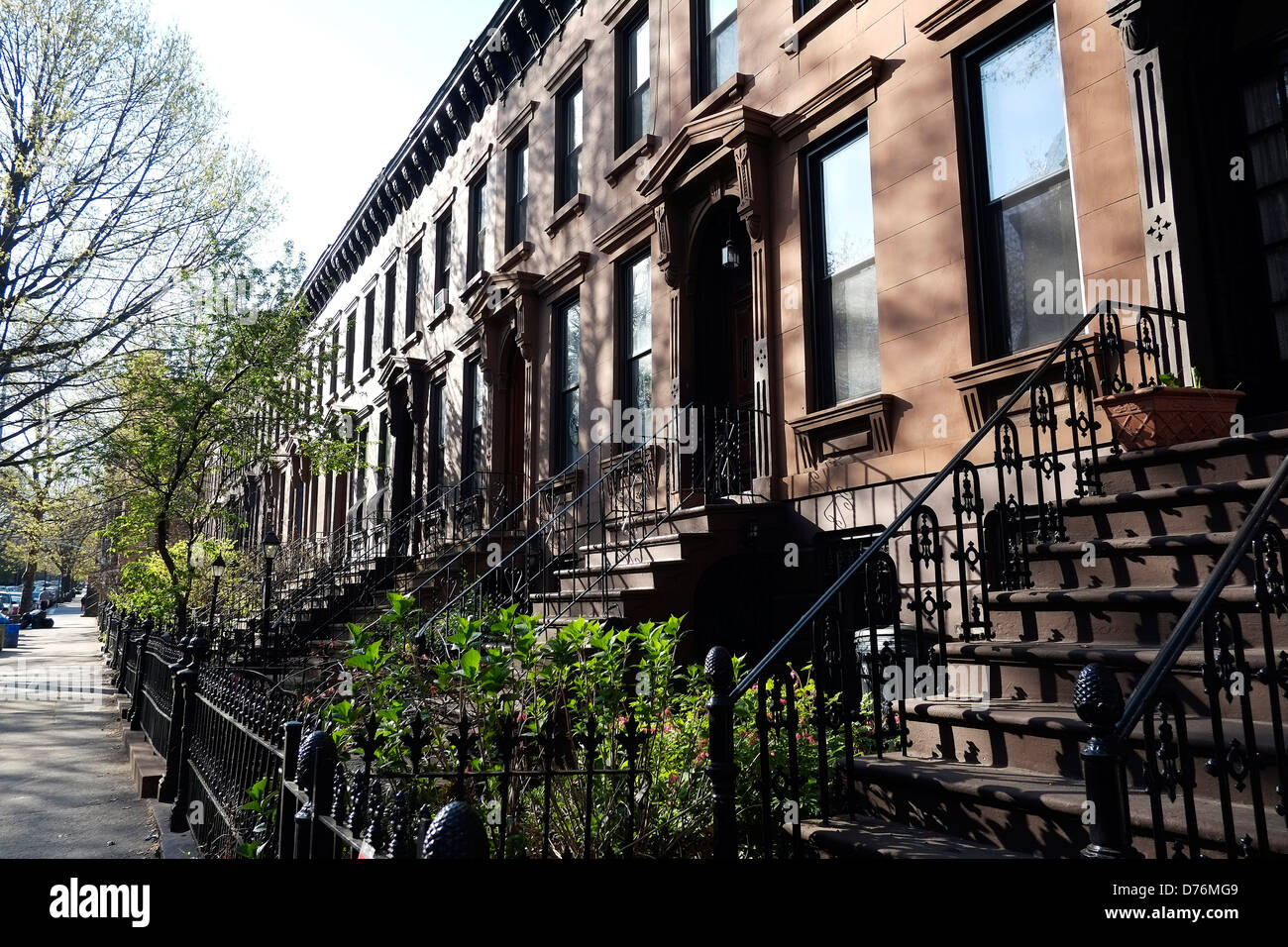 Buildings in the park hi-res stock photography and images - Alamy