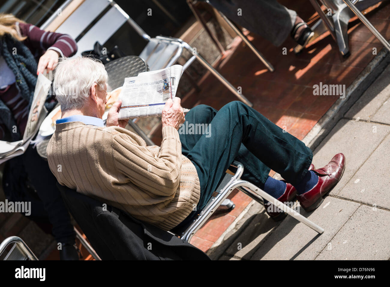 Checking paper hi-res stock photography and images - Alamy