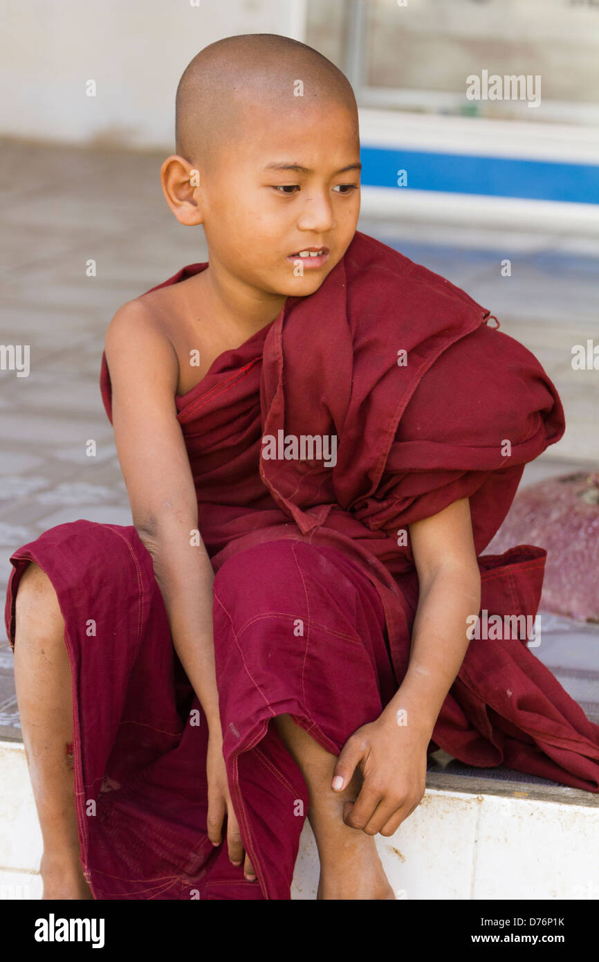 Young boy monk hi-res stock photography and images - Alamy