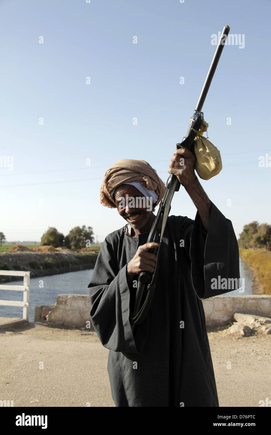 MUSLIM MAN WITH GUN NAGAA EL-SHAIKH ABOU AZOUZ EGYPT 07 January 2013 ...