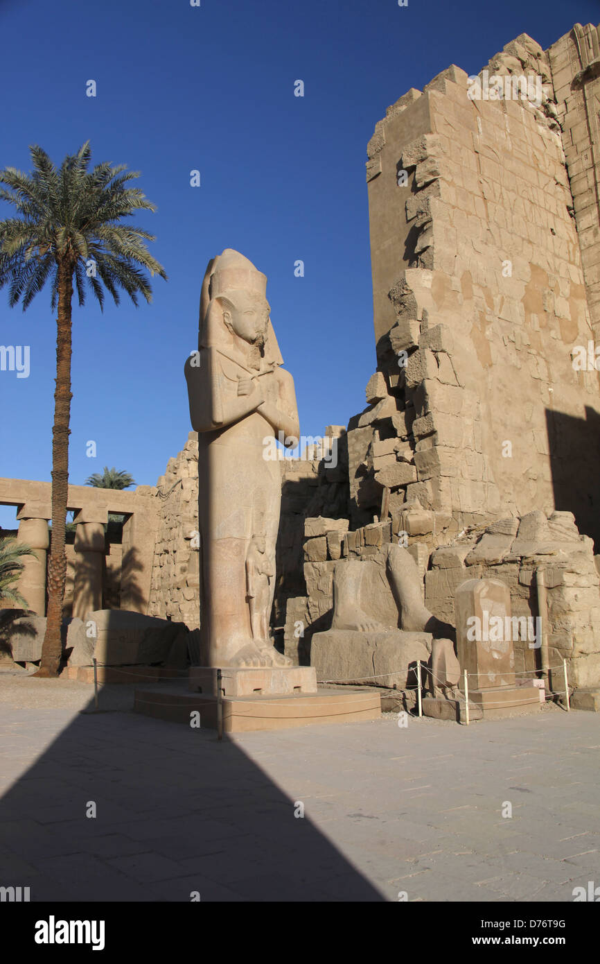 Colossus of ramses ii hi-res stock photography and images - Alamy