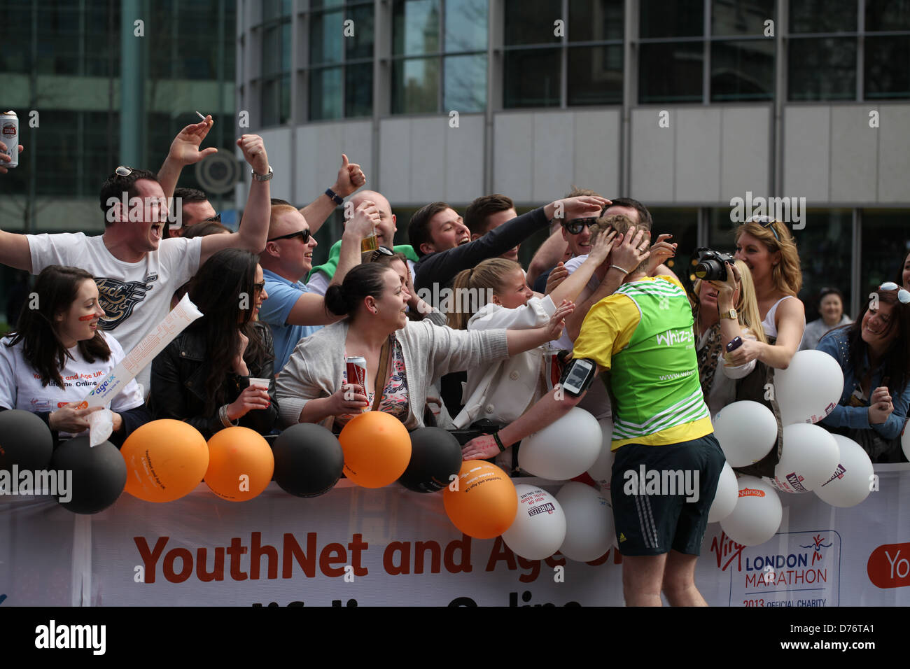 Marathon supporters hi-res stock photography and images - Alamy