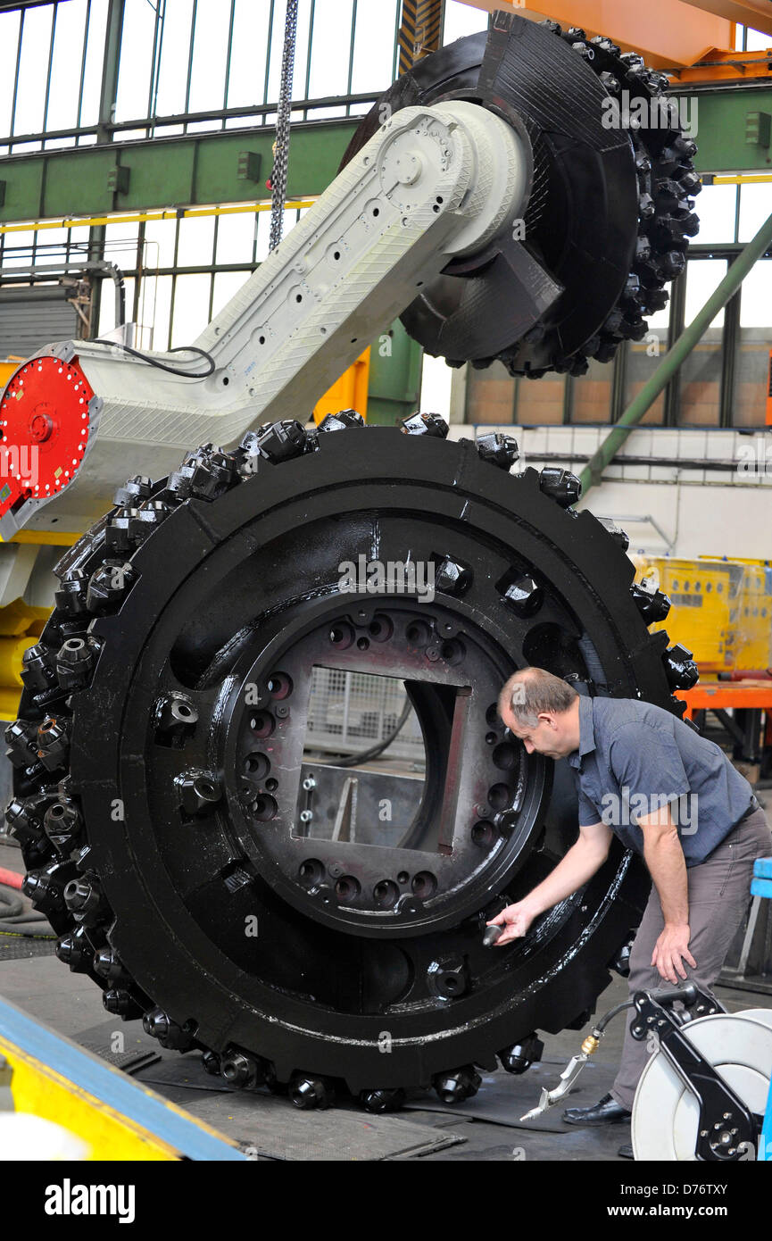T Machinery company will deliver giant mining combine for two million ...