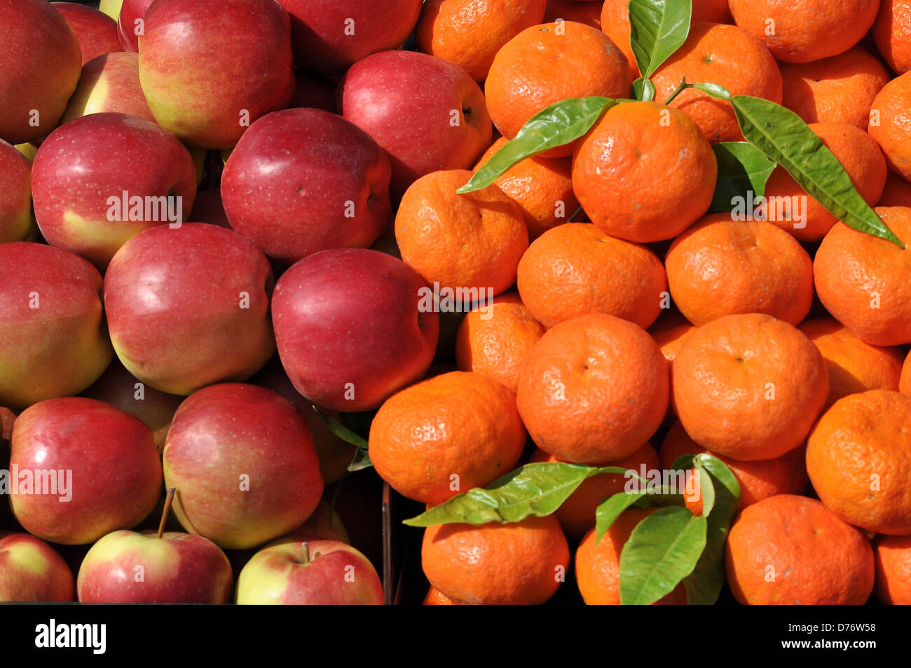 Apples oranges hi-res stock photography and images - Alamy