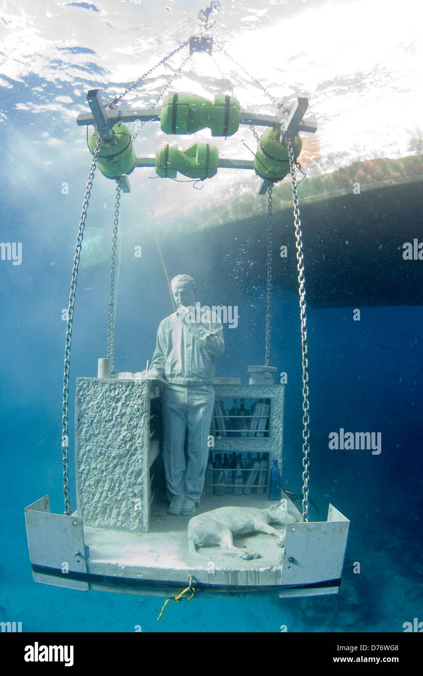 Placement Dream Collector sculpture at Cancun Underwater Museum Cancun ...