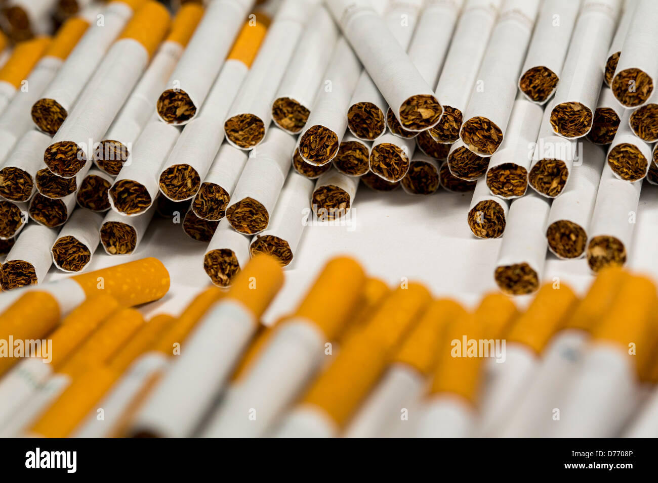 Loose, unpackaged cigarettes Stock Photo - Alamy