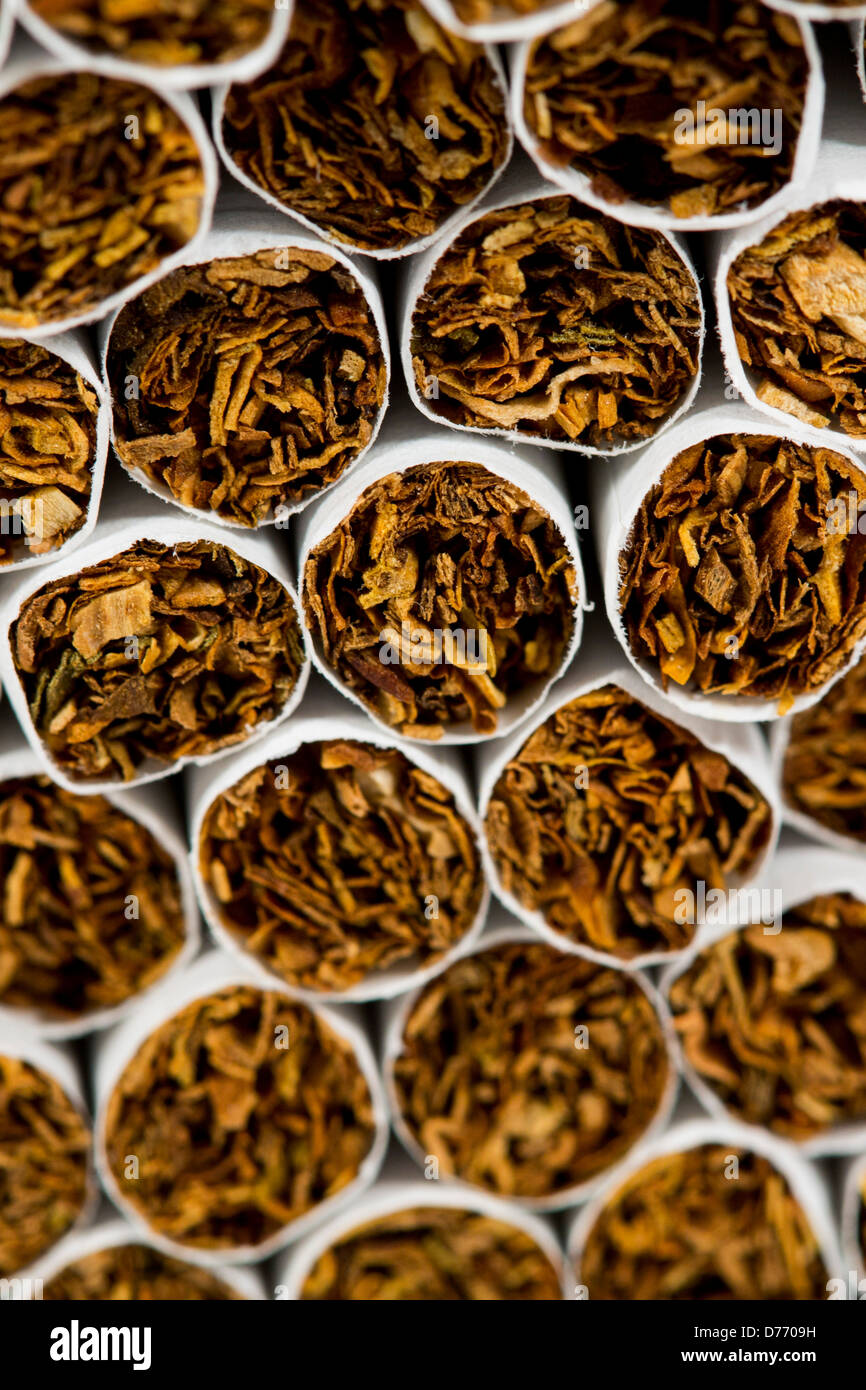 Loose, unpackaged cigarettes Stock Photo - Alamy