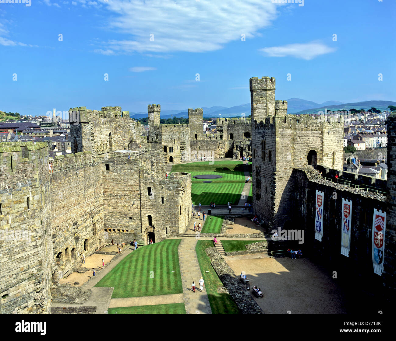 Caernarfon castle hi-res stock photography and images - Alamy
