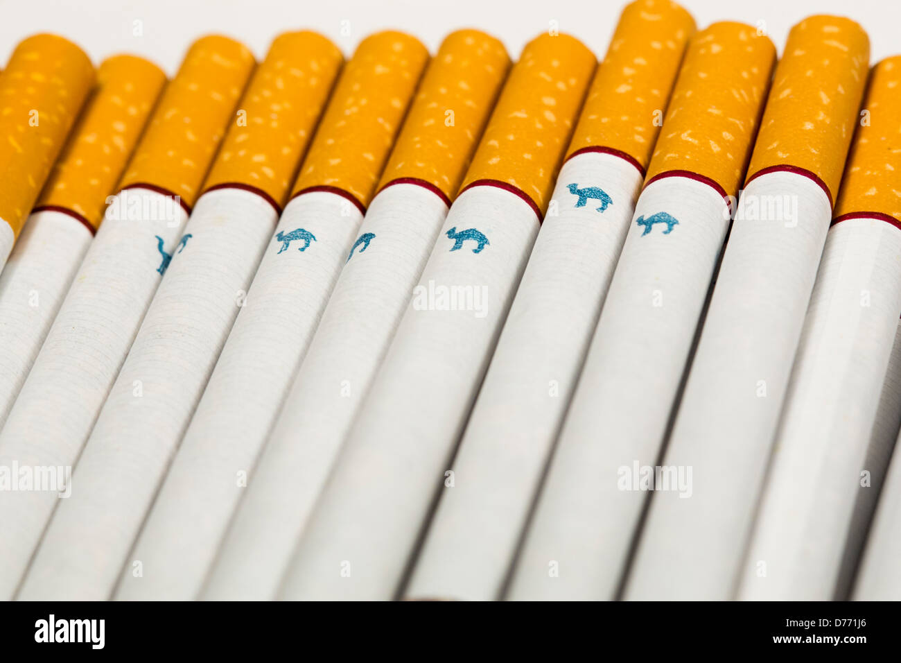 Various loose cigarettes. Marlboro, Pall Mall, Winston, Camel ...