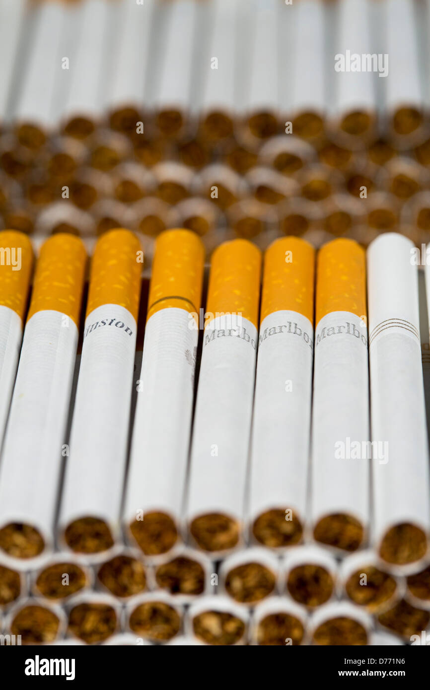 Marlboro Gold Stock Photos & Marlboro Gold Stock Images - Alamy