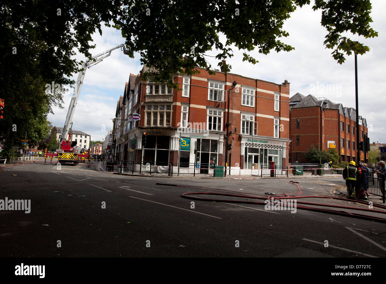 The ealing broadway shopping centre High Resolution Stock Photography ...
