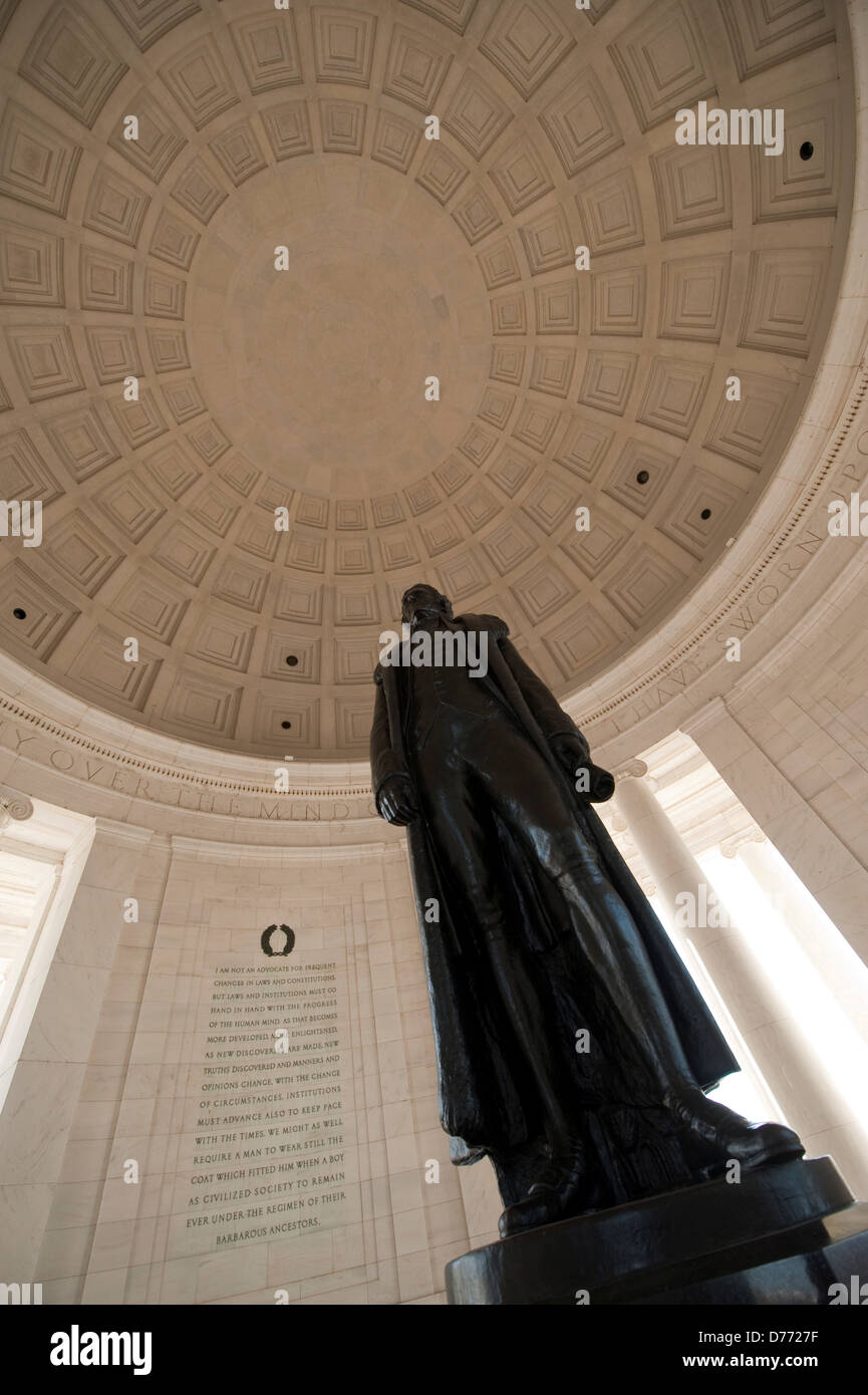 Statue Thomas Jefferson below dome inside neoclassical Jefferson ...