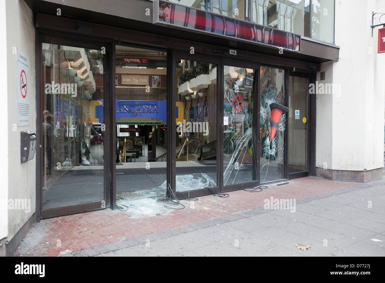 Ealing broadway arcadia hi-res stock photography and images - Alamy