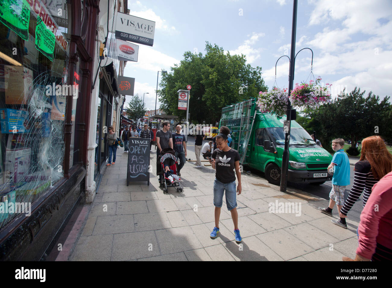 London Riots 2011, Ealing Broadway Stock Photo - Alamy