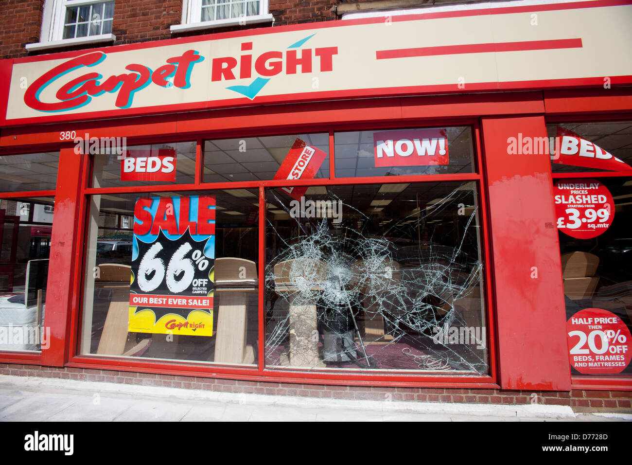 London Riots 2011, Ealing Common Stock Photo - Alamy