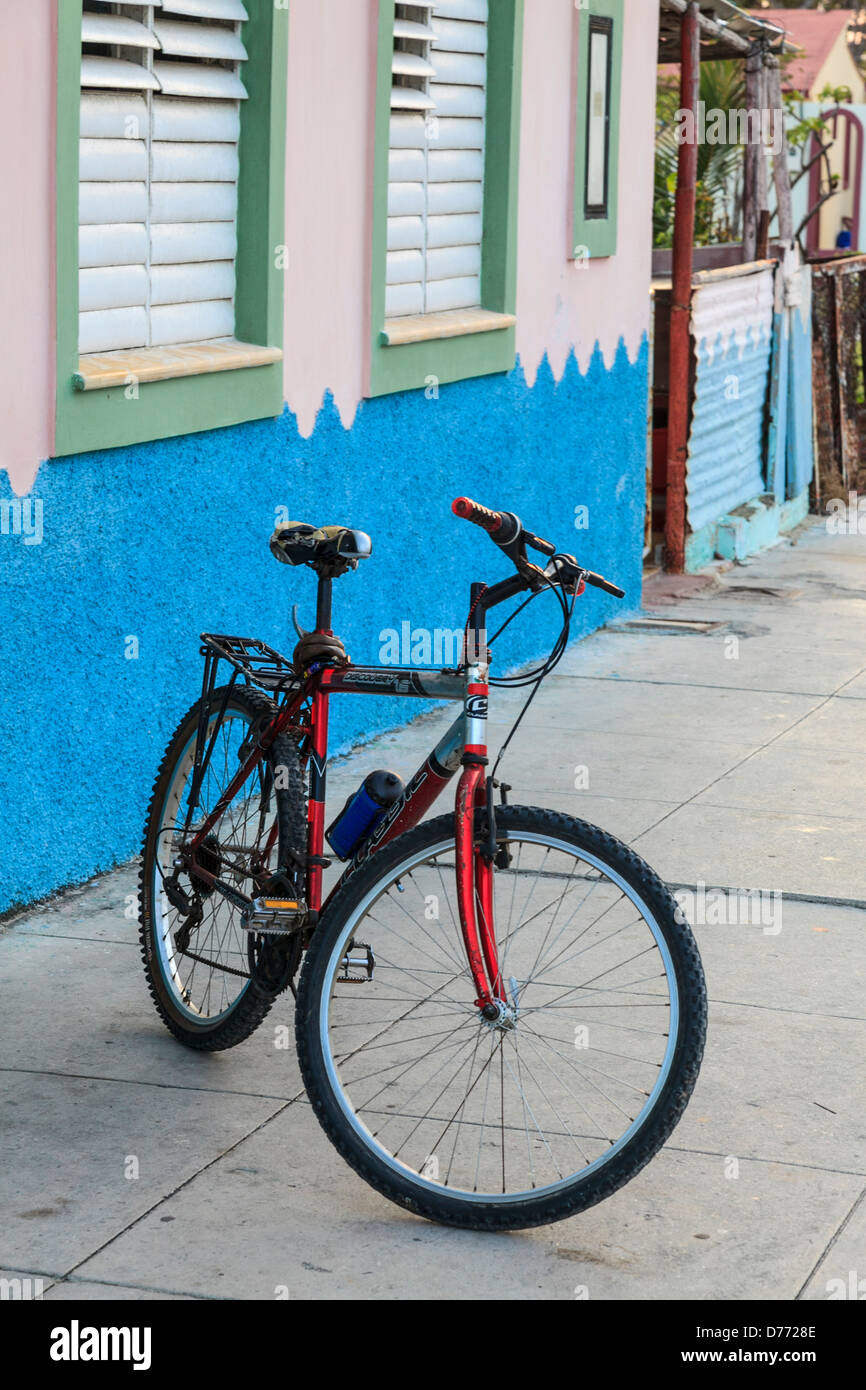 Red blue bicycle hi-res stock photography and images - Alamy