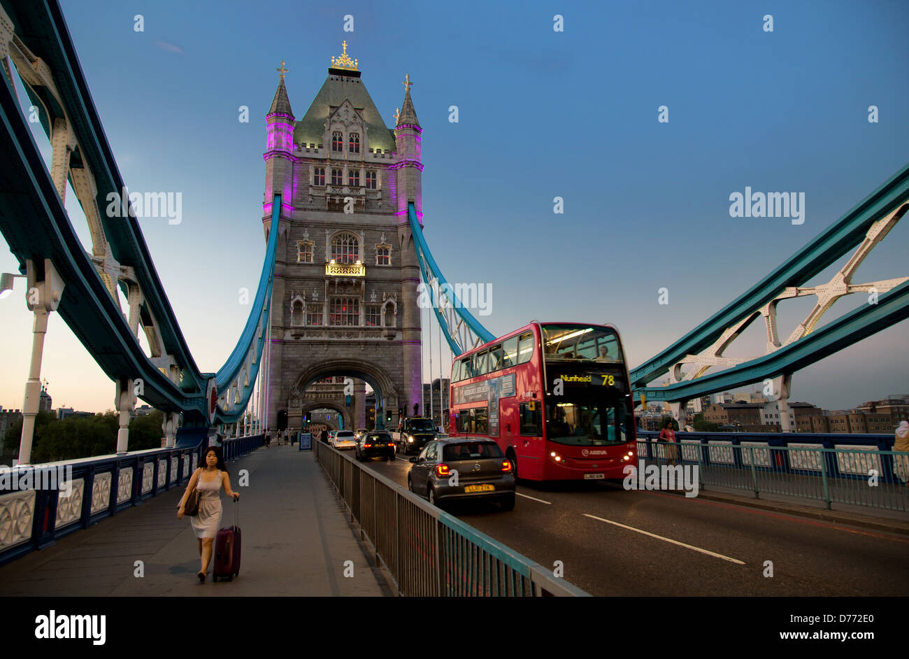 Overview cars traffic light hi-res stock photography and images - Alamy