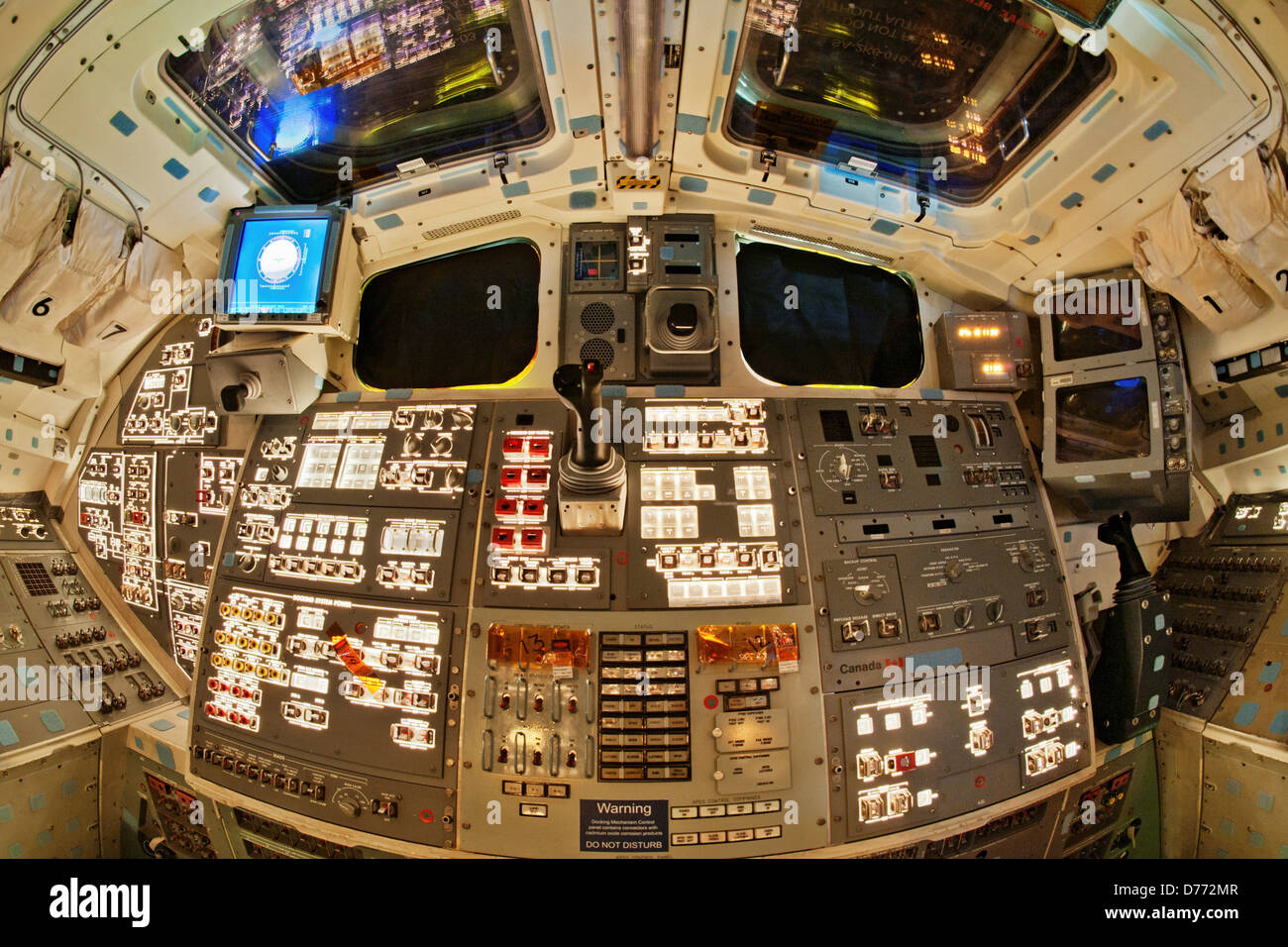 Aft flight deck hi-res stock photography and images - Alamy