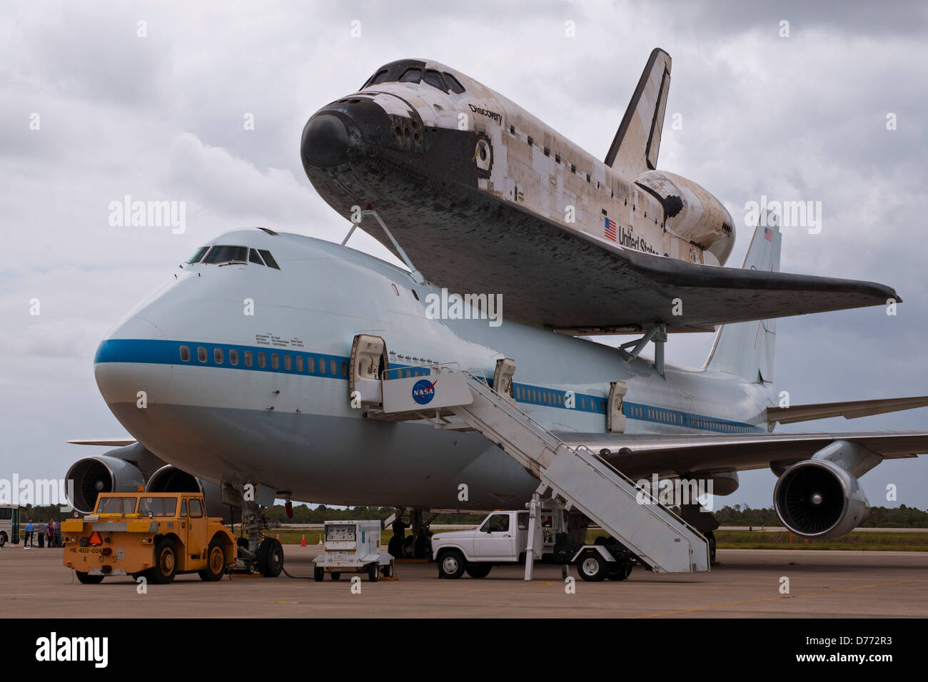 Space Shuttle Discovery Ready Its Final Flight - To Smithsonian Stock ...
